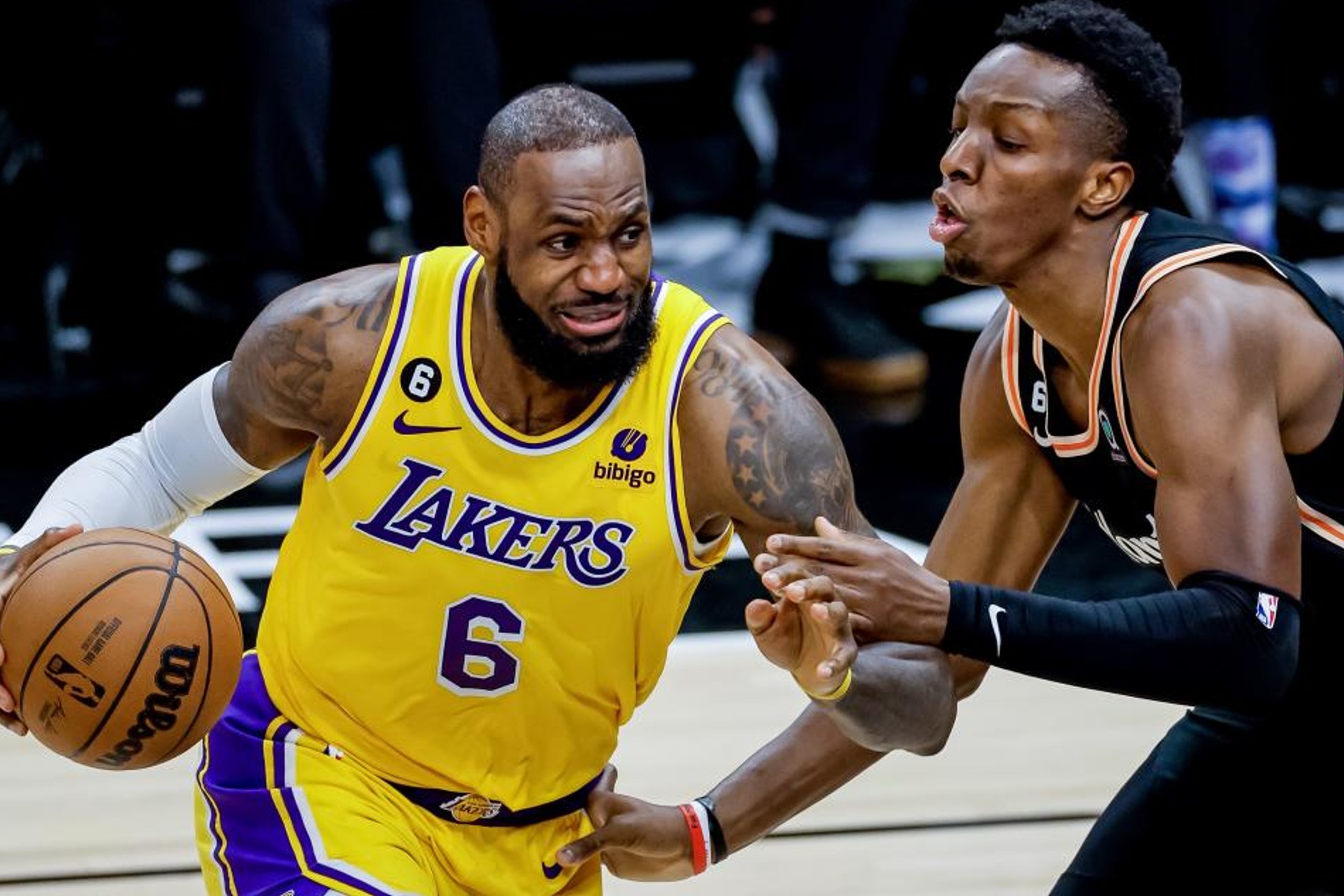 LeBron James cumple 38 años con una actuación colosal (47+10+9)