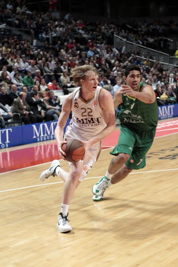 La Policía monitoriza a Kyle Singler, ex del Real Madrid, tras sus ...