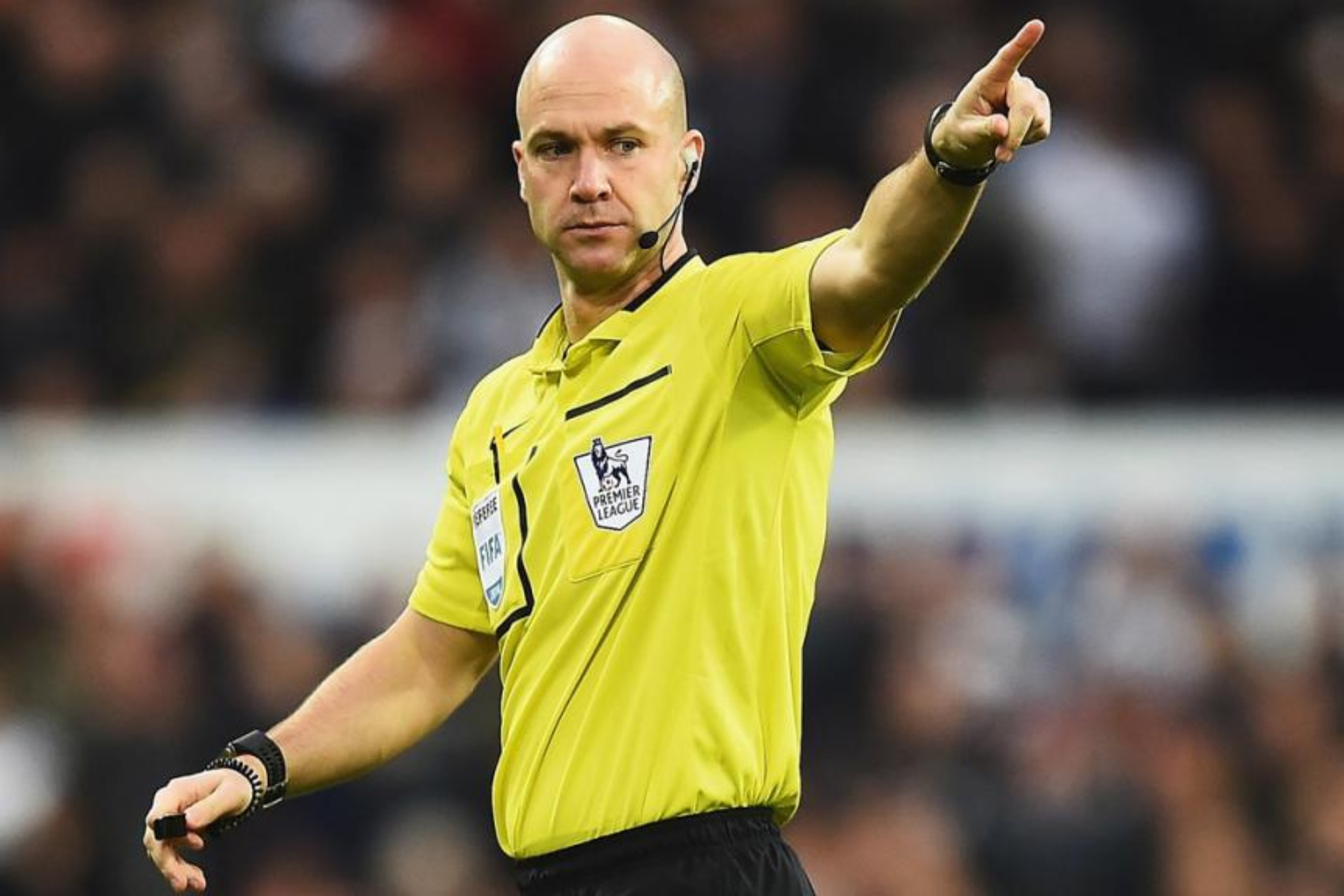 Así es Anthony Taylor, árbitro que pita hoy el PSG - Barcelona de los ...