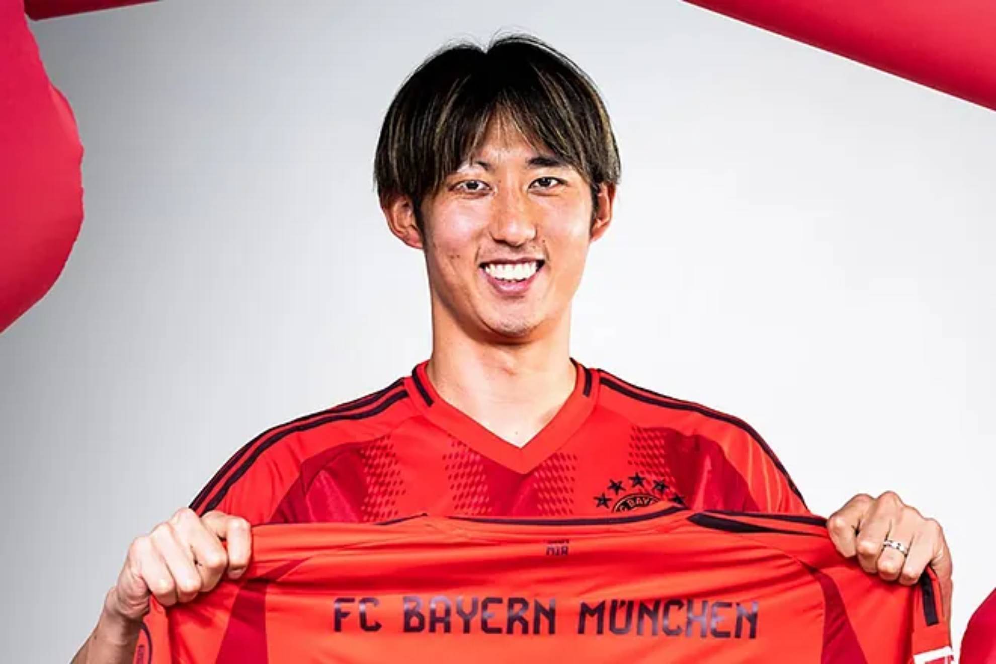 Hiroki Ito se fractura el pie nada más llegar al Bayern: "Estará mucho ...