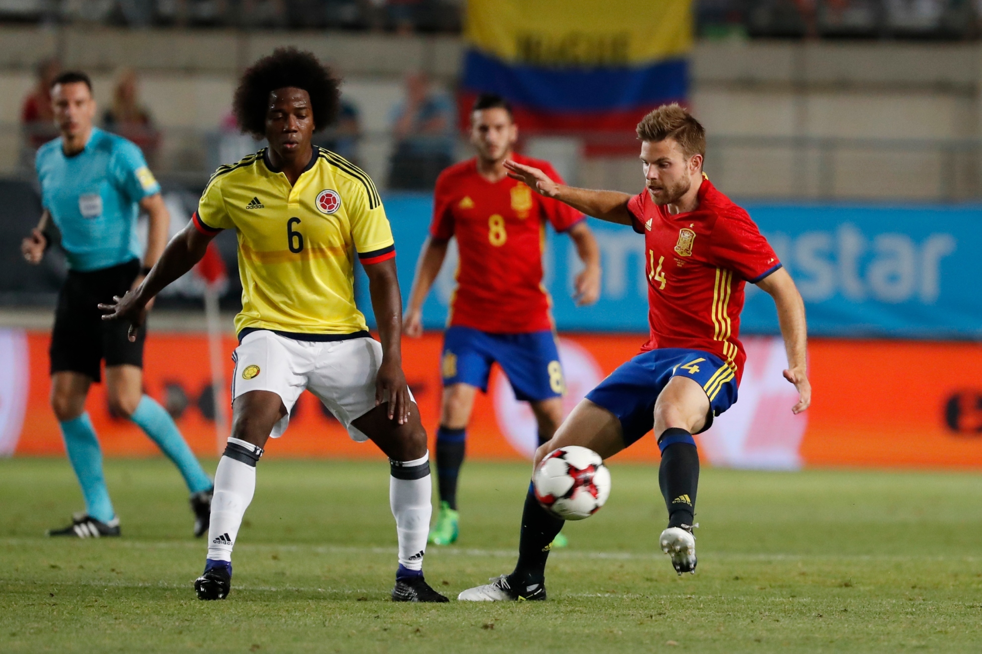 España estrenará ante Colombia su segunda equipación: amarillo flúor