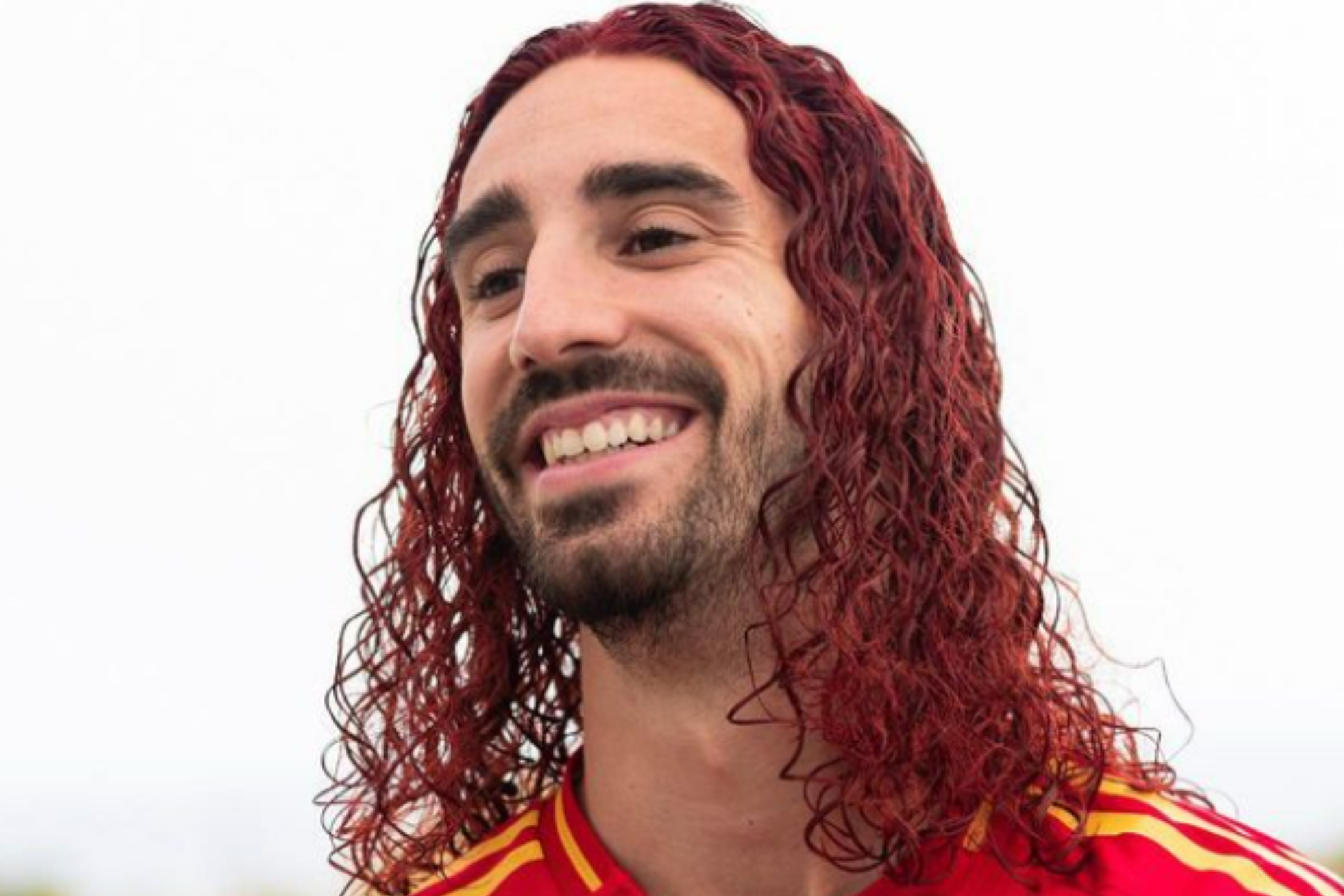 Cucurella cumple su promesa y sorprende con su nuevo cambio de look ...