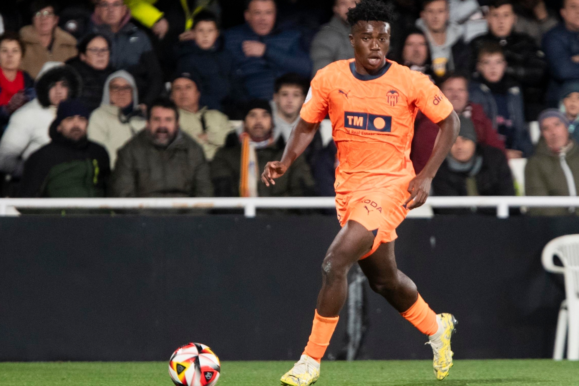 Otorbi hace historia en el Valencia al debutar con 16 años, dos meses y ...