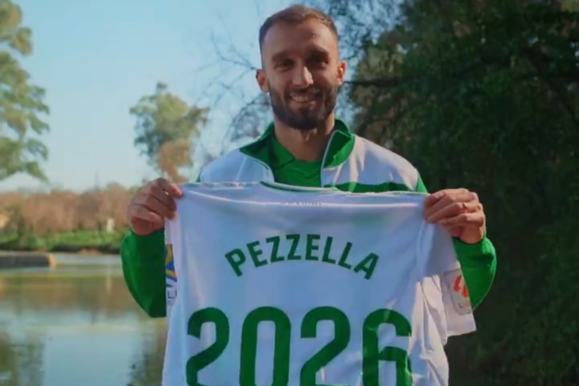 El Betis hace oficial la renovación de Pezzella hasta 2026