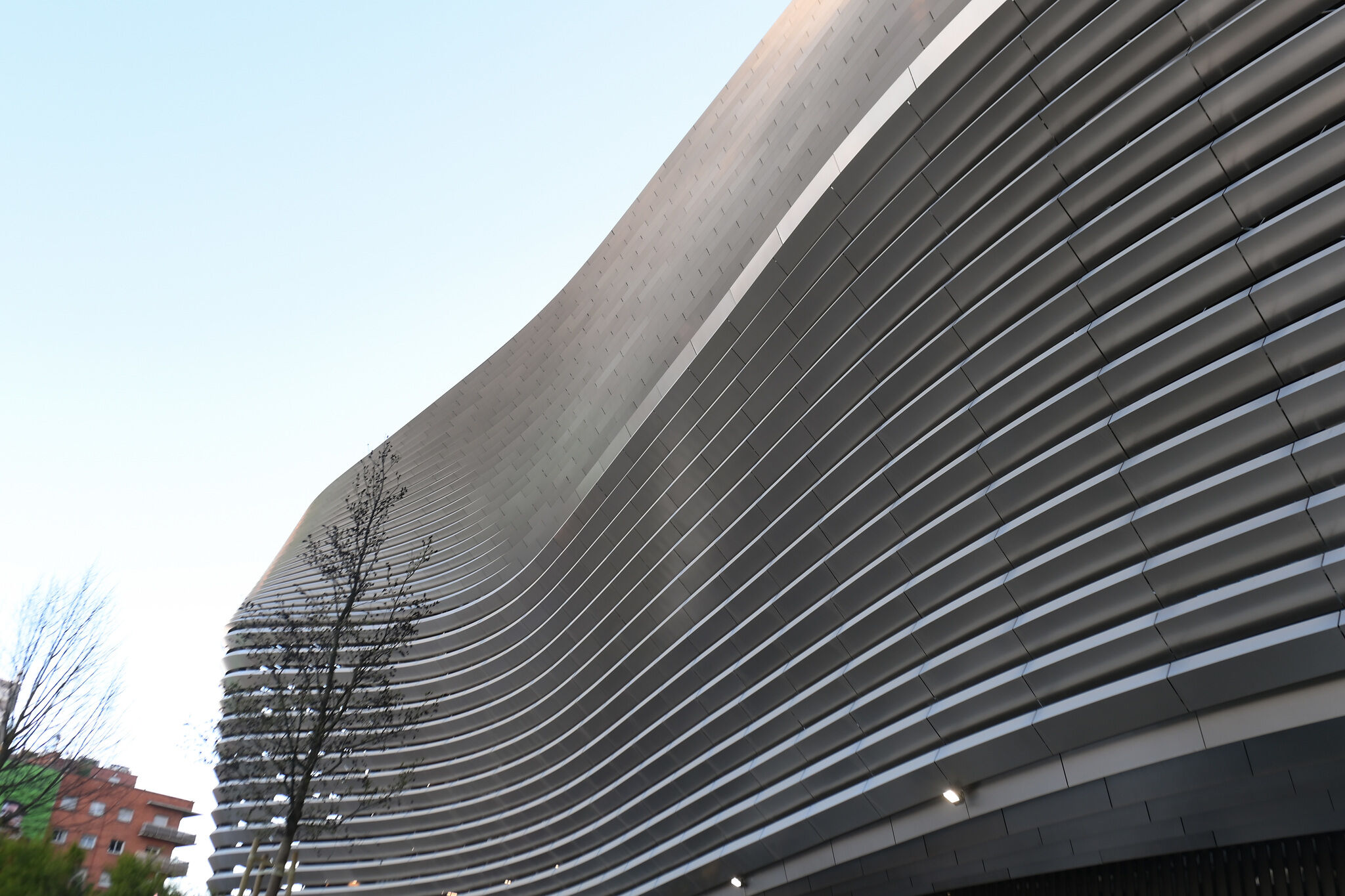 La fachada del Bernabéu se da oficialmente por acabada: así luce por la ...