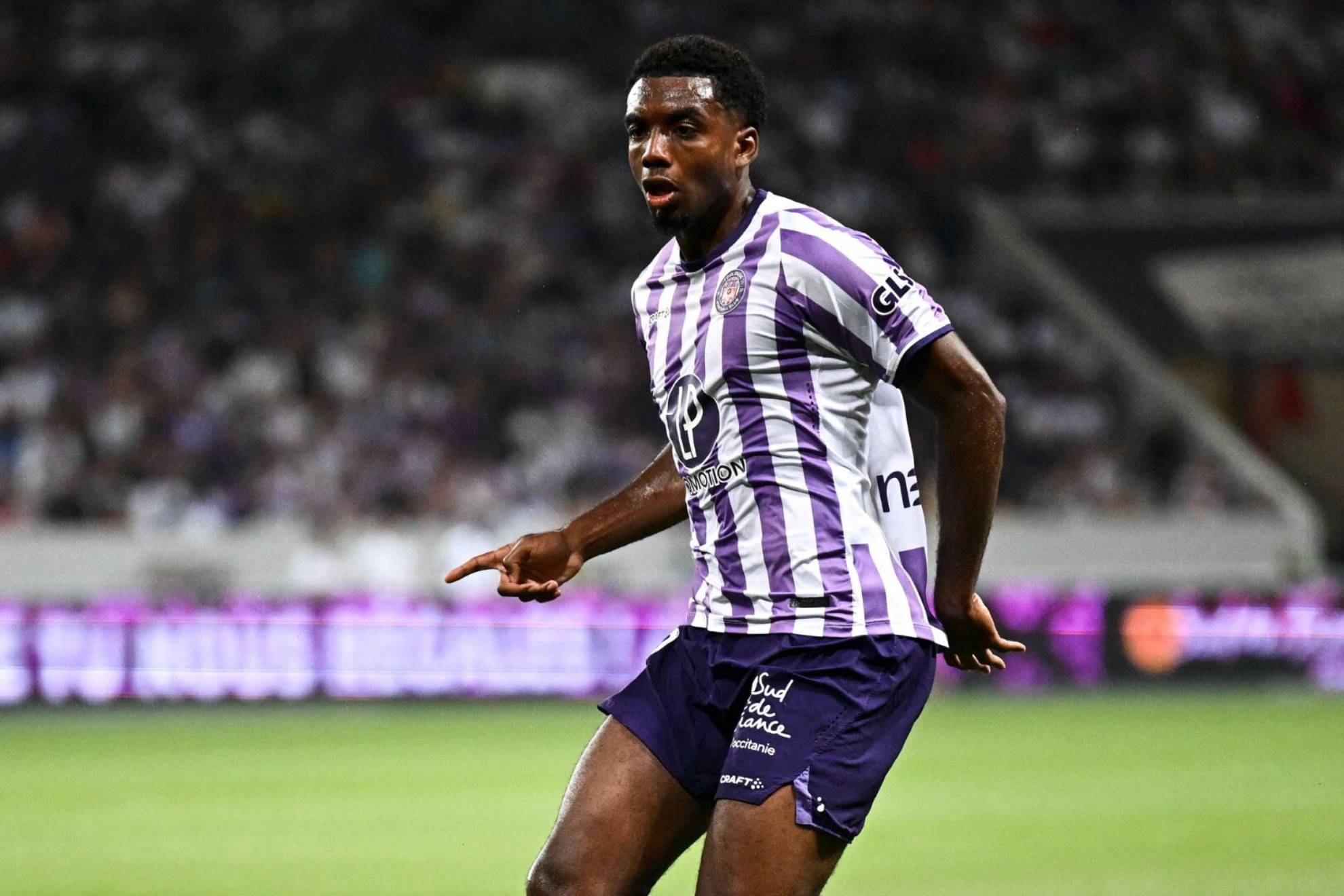 El Villarreal en la terna por el central francés Logan Costa