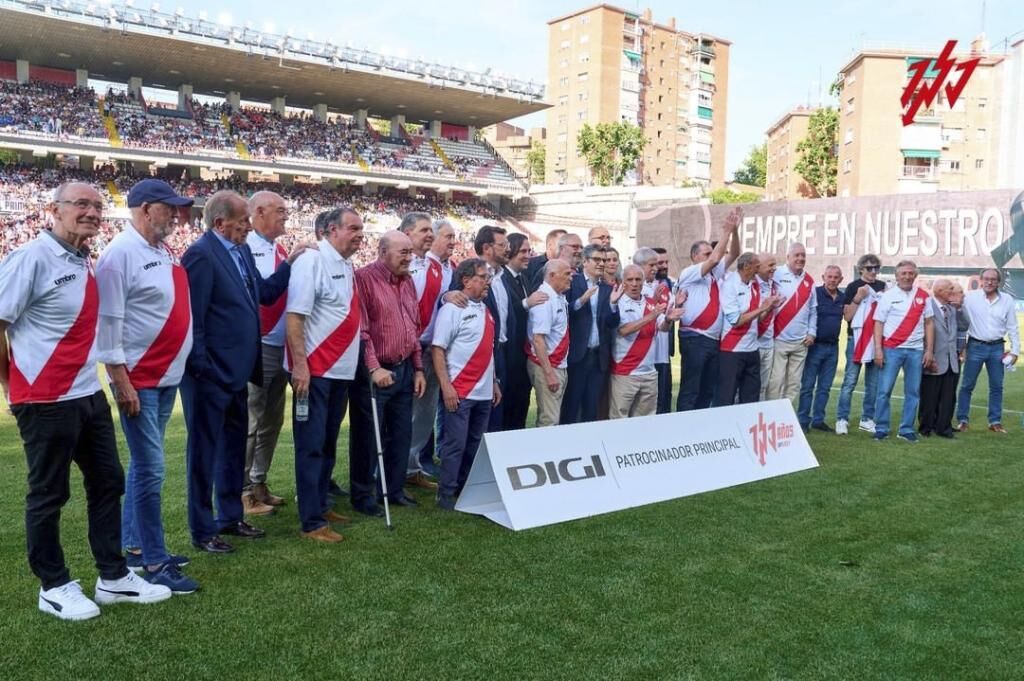 Las mejores imágenes del partido de leyendas del Centenario del Rayo