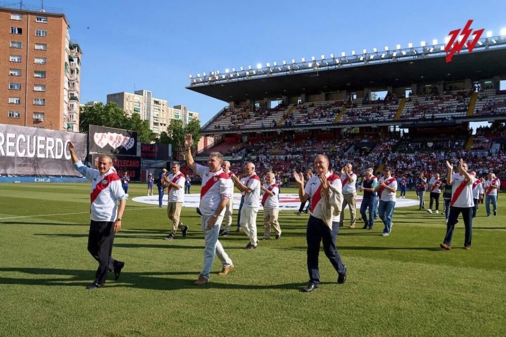 Las mejores imágenes del partido de leyendas del Centenario del Rayo