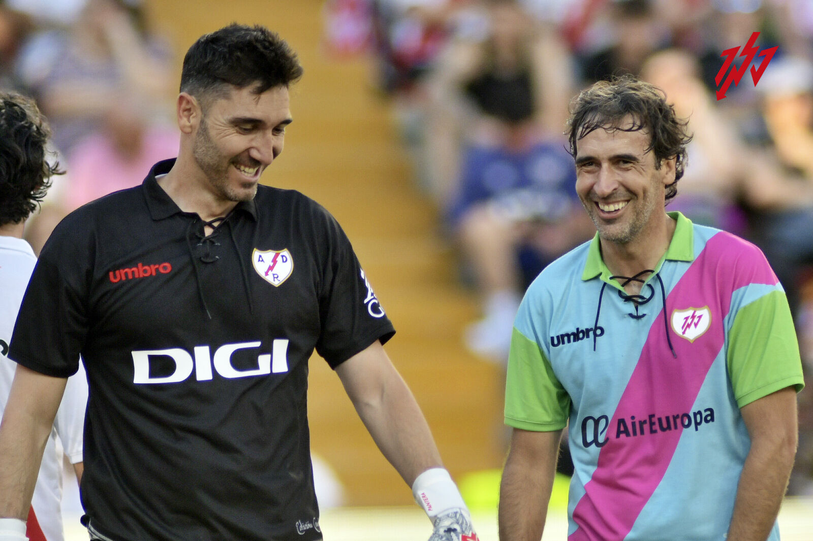 Las mejores imágenes del partido de leyendas del Centenario del Rayo ...