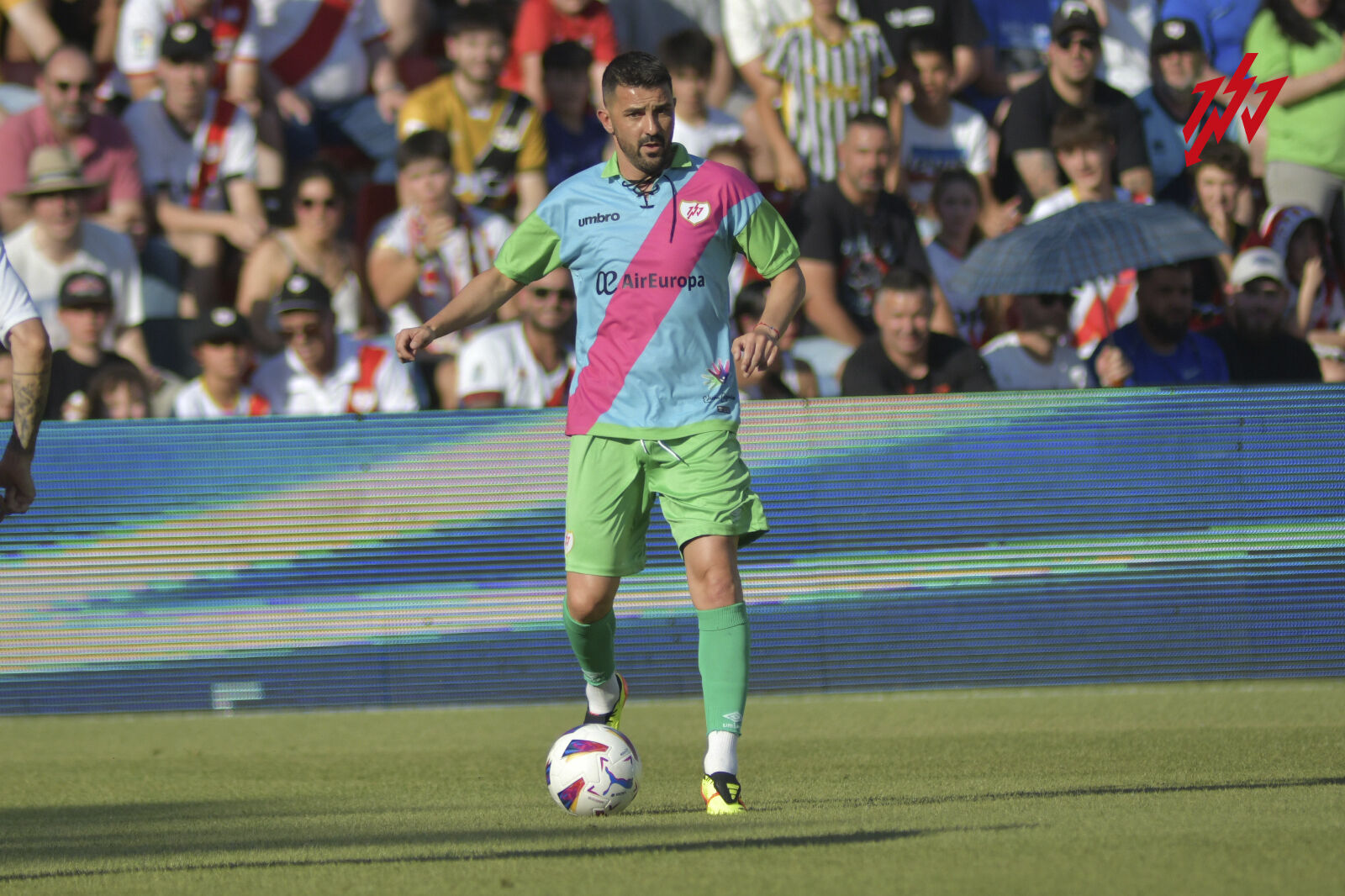 Las mejores imágenes del partido de leyendas del Centenario del Rayo