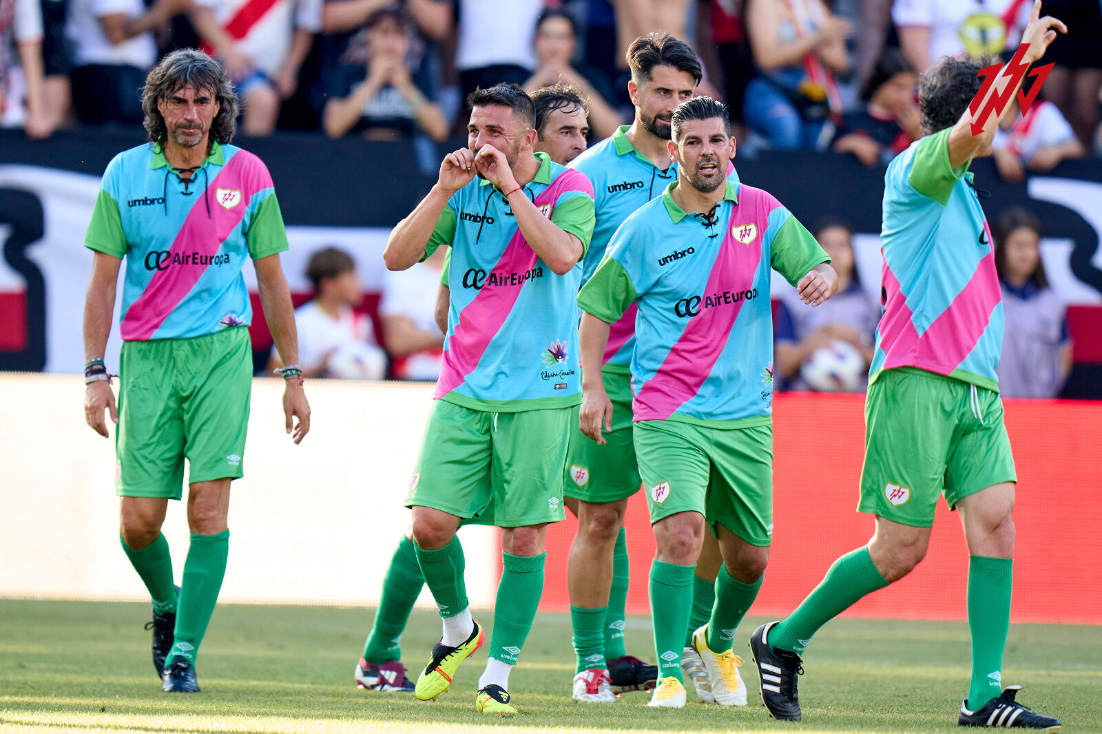 Las mejores imágenes del partido de leyendas del Centenario del Rayo ...