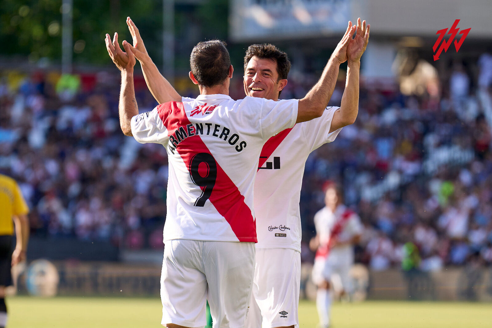 Las mejores imágenes del partido de leyendas del Centenario del Rayo