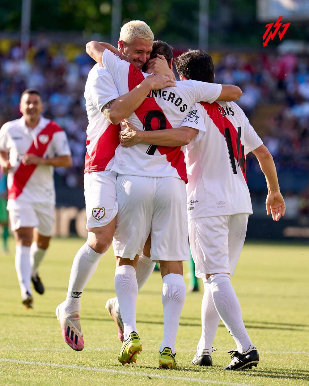 Las mejores imágenes del partido de leyendas del Centenario del Rayo