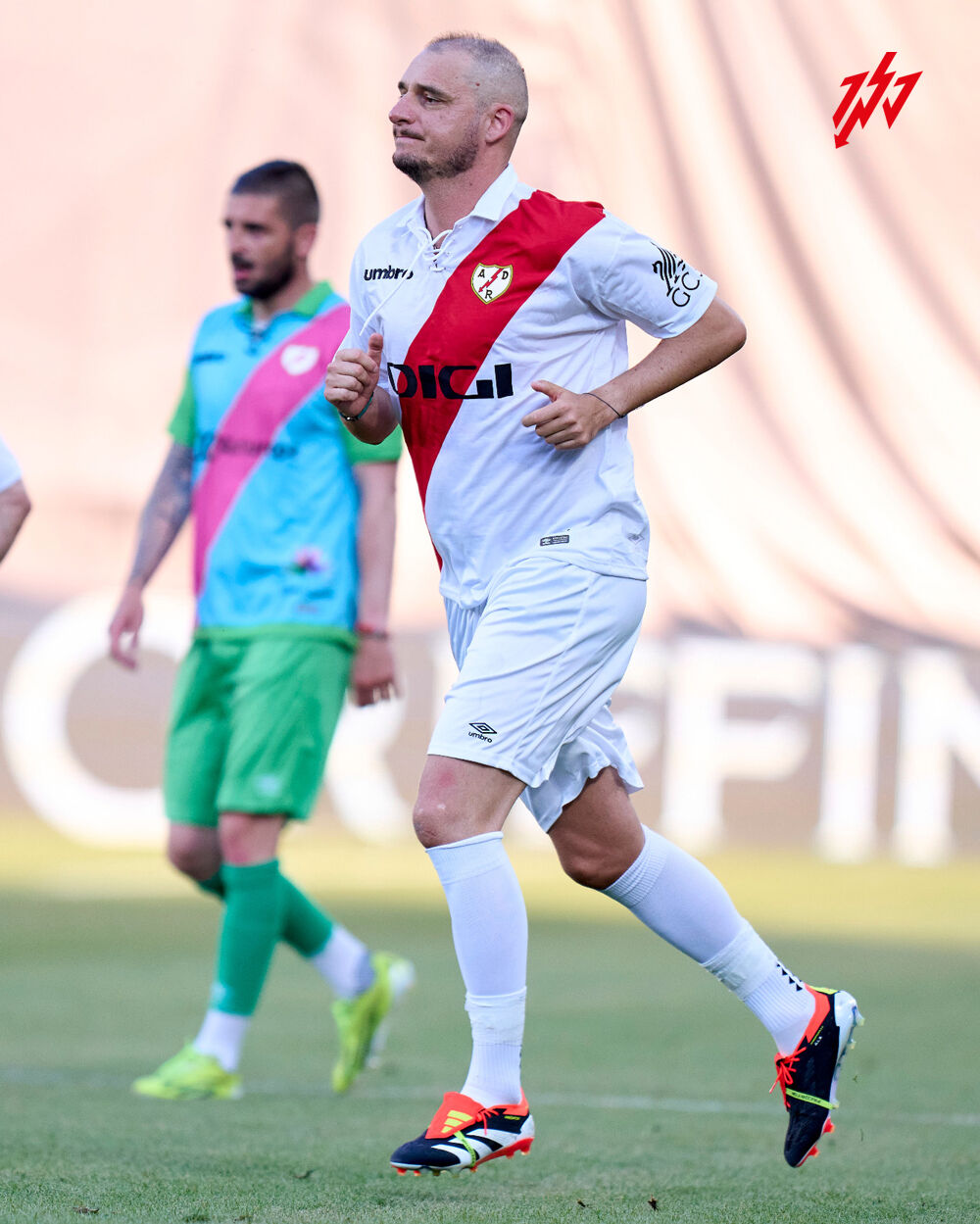 Las mejores imágenes del partido de leyendas del Centenario del Rayo