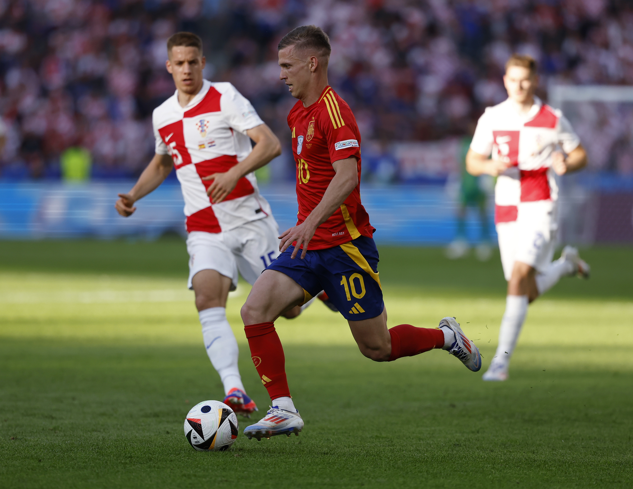La opción Olmo sigue viva para el Barça