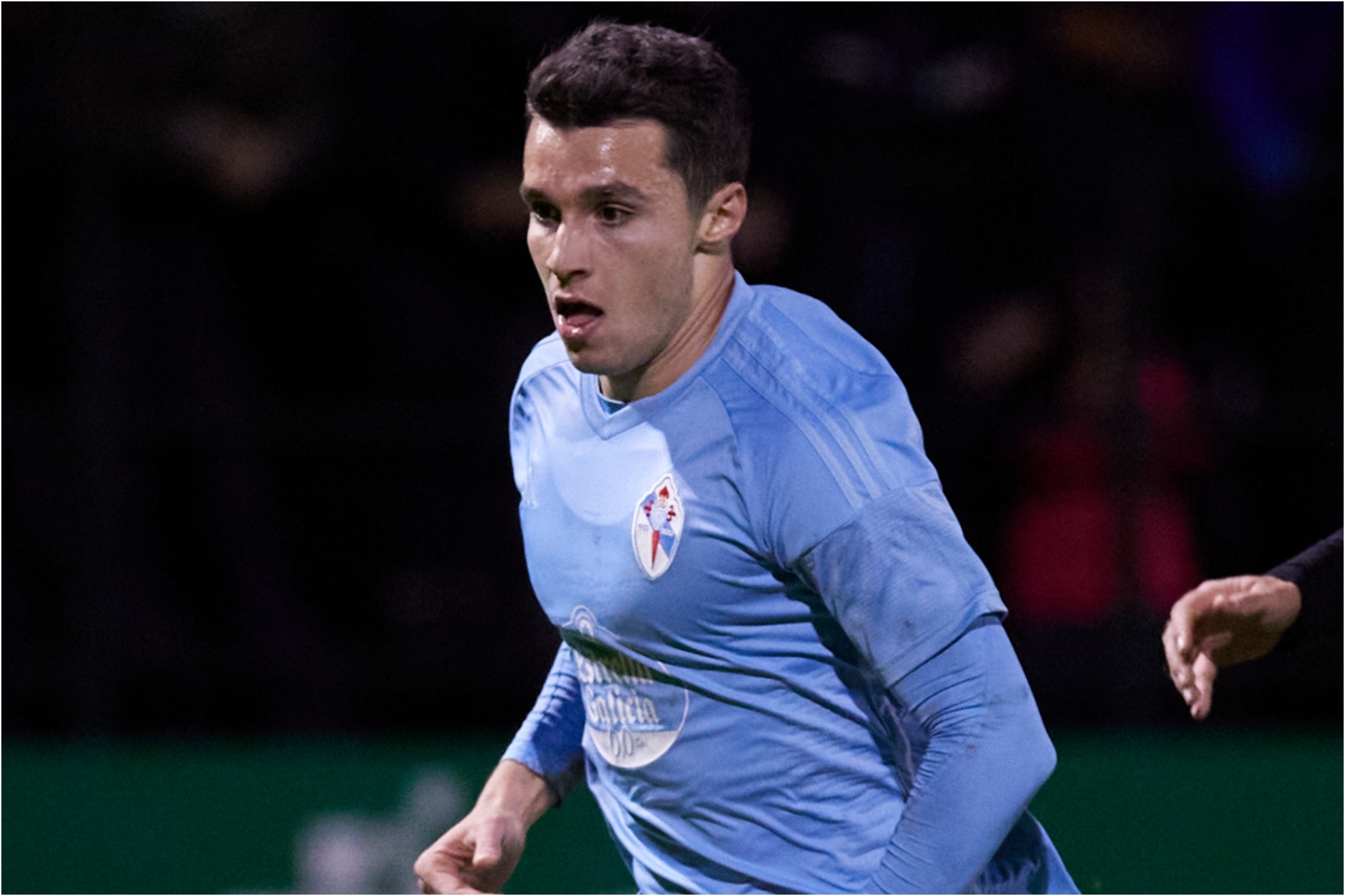 La marcha de Larsen, una oportunidad para Douvikas