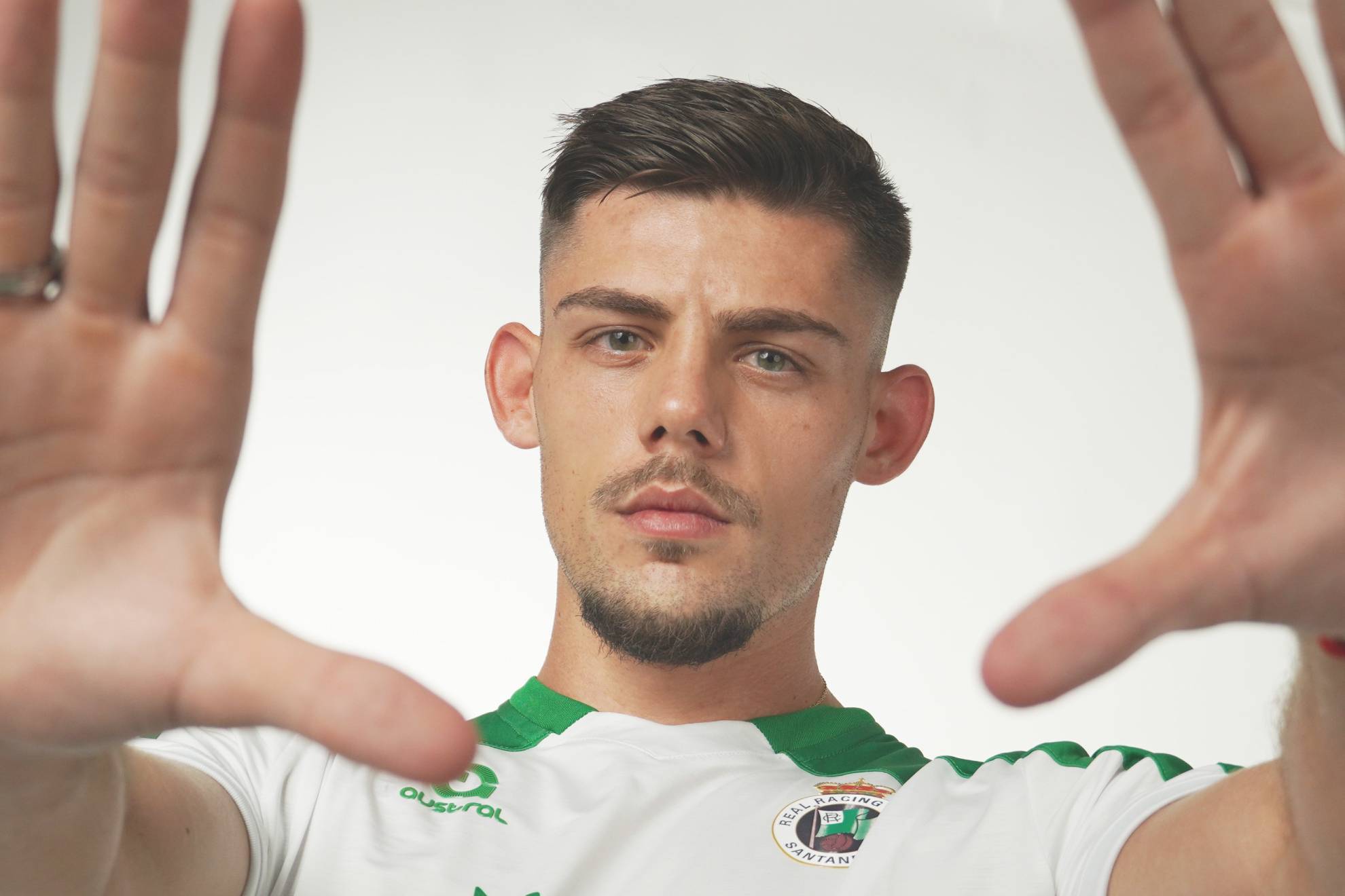 El Racing refuerza su defensa con Javi Montero