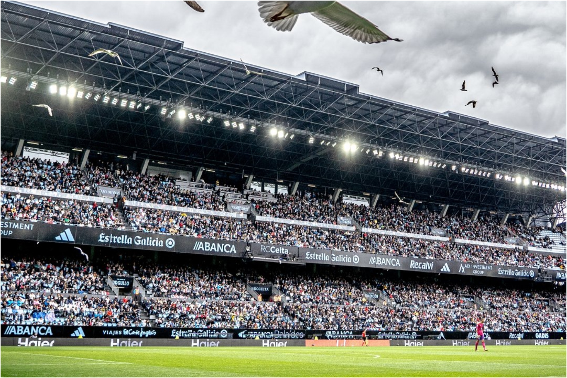 Balaídos estrena césped y temporada con todas las entradas vendidas