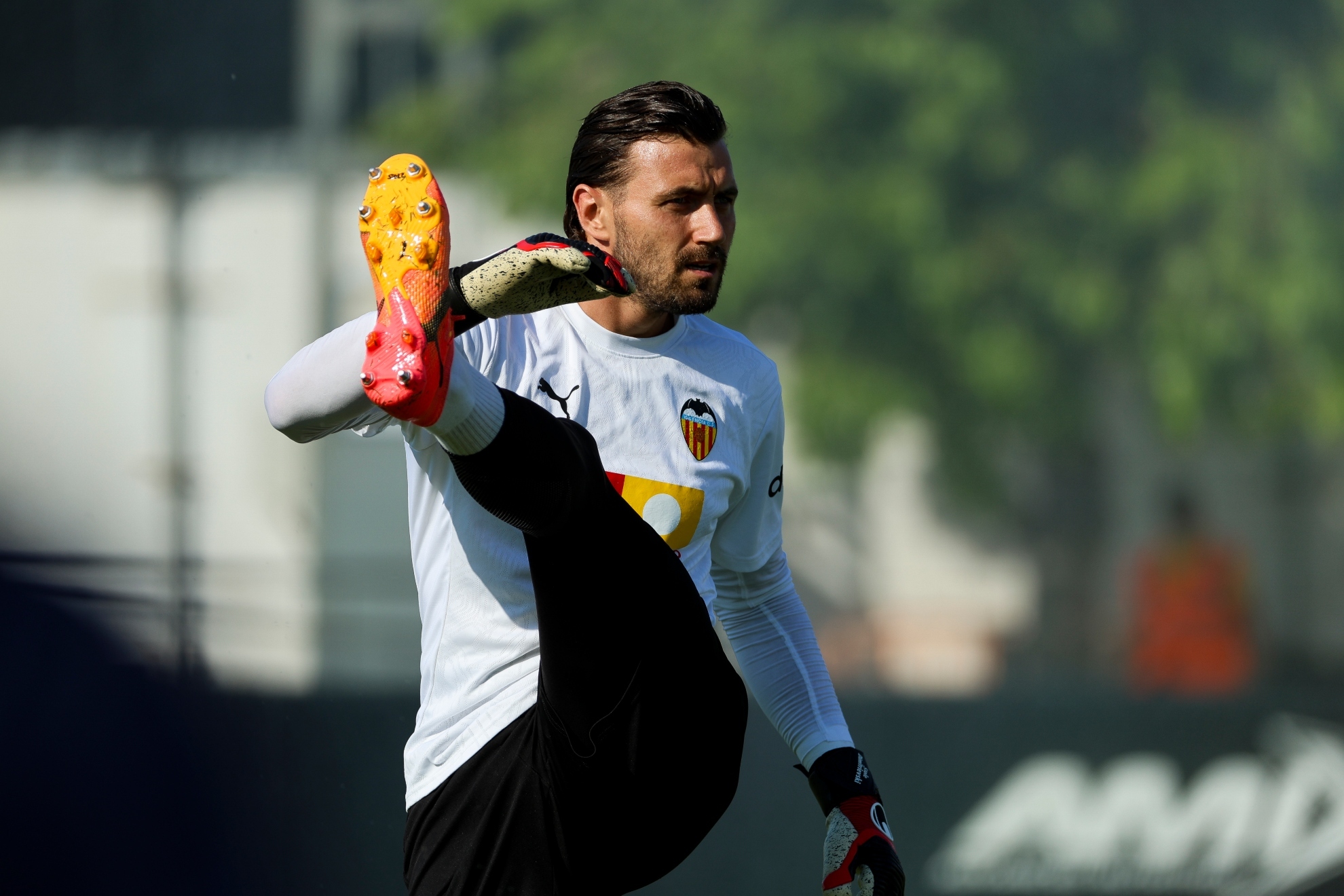 La 'cláusula de salida' de Dimitrievski ya ha expirado y acepta ...