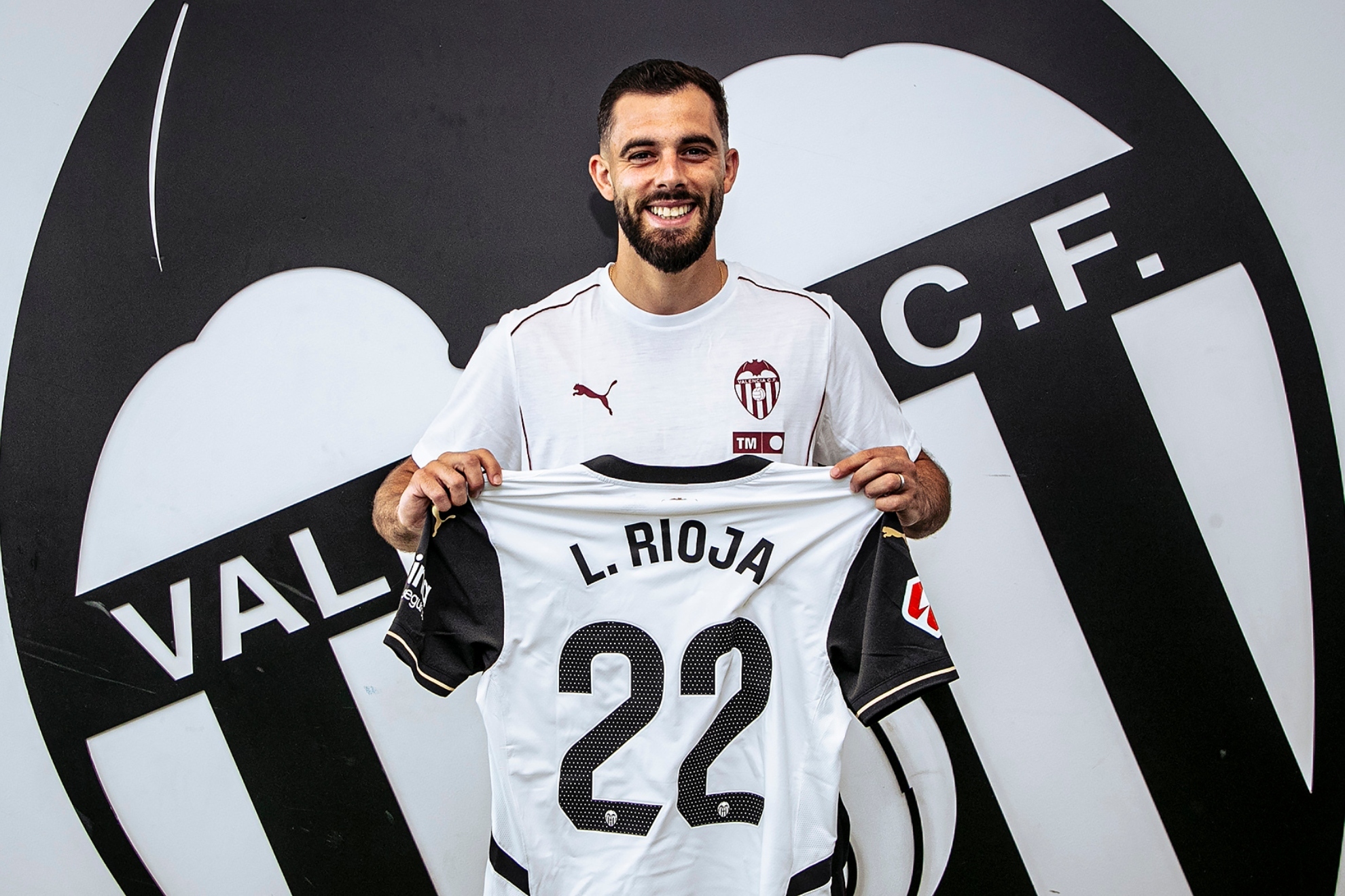 Luis Rioja, en sentido inverso: firma, debuta, se entrena y, por fin ...