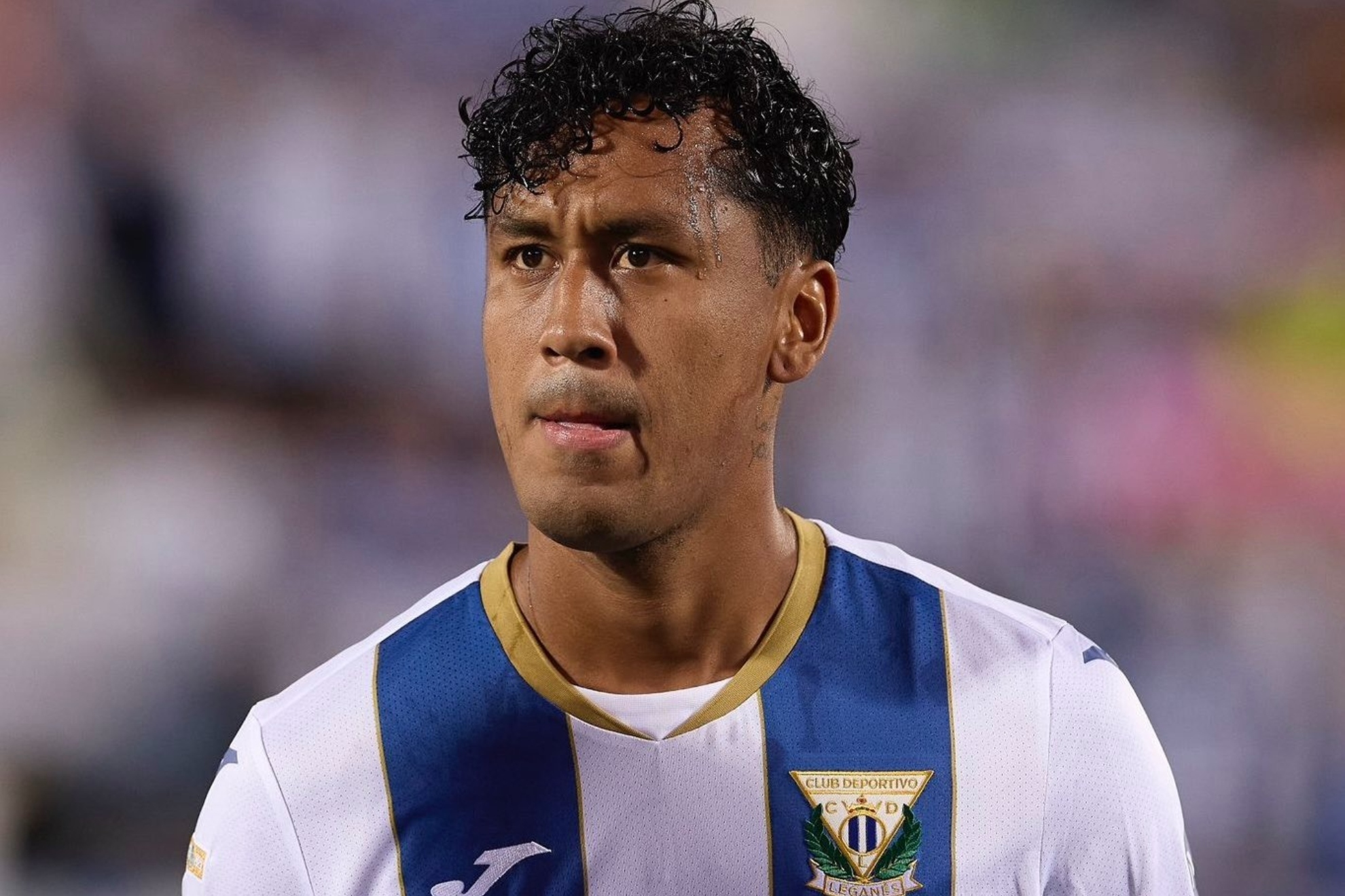 Tapia se tuvo que retirar con una conmoción cerebral y hubo 12 cambios ...