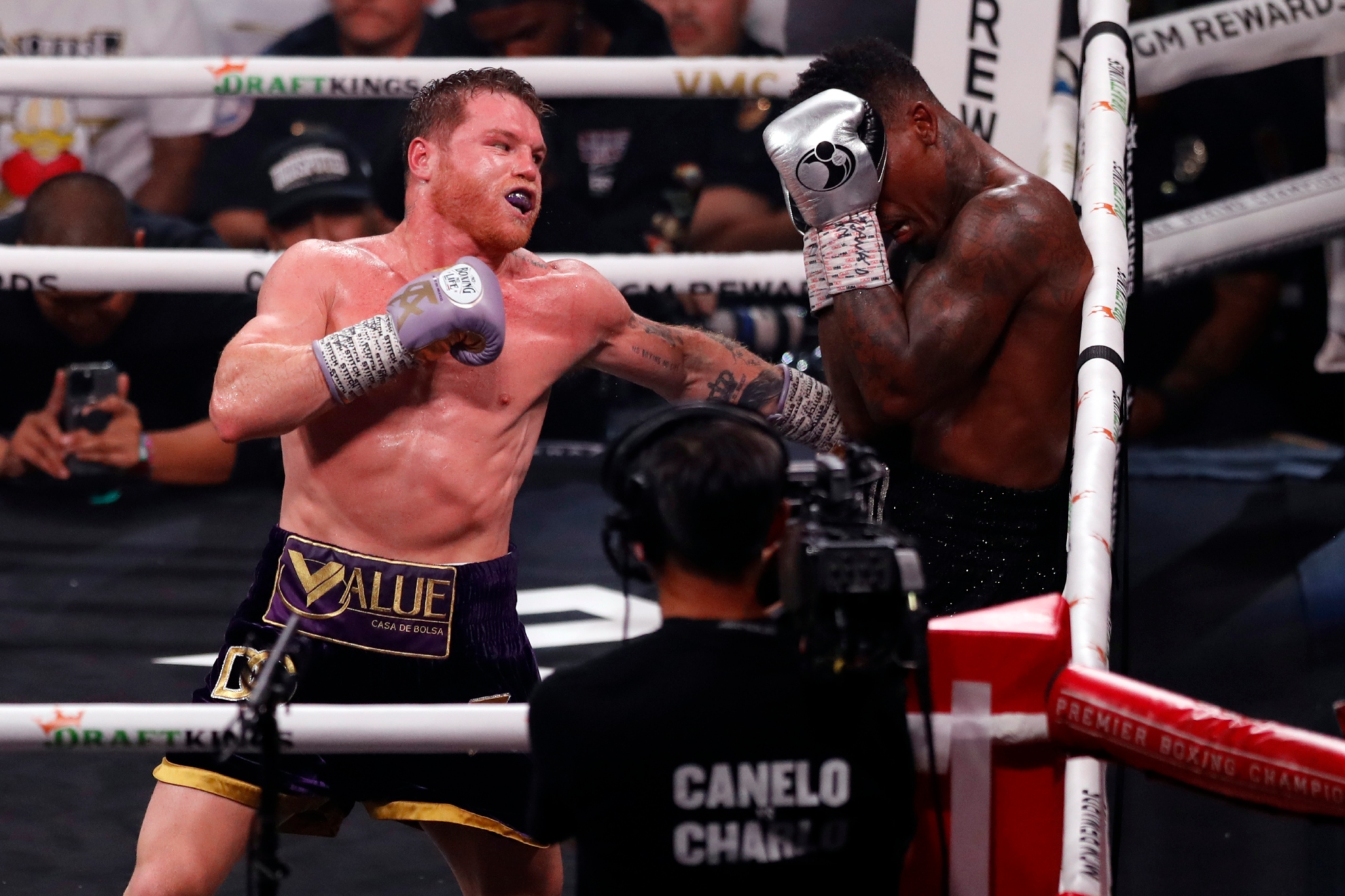 Canelo Álvarez: peleas, récord, victorias, KOs y estadísticas del boxeador mexicano