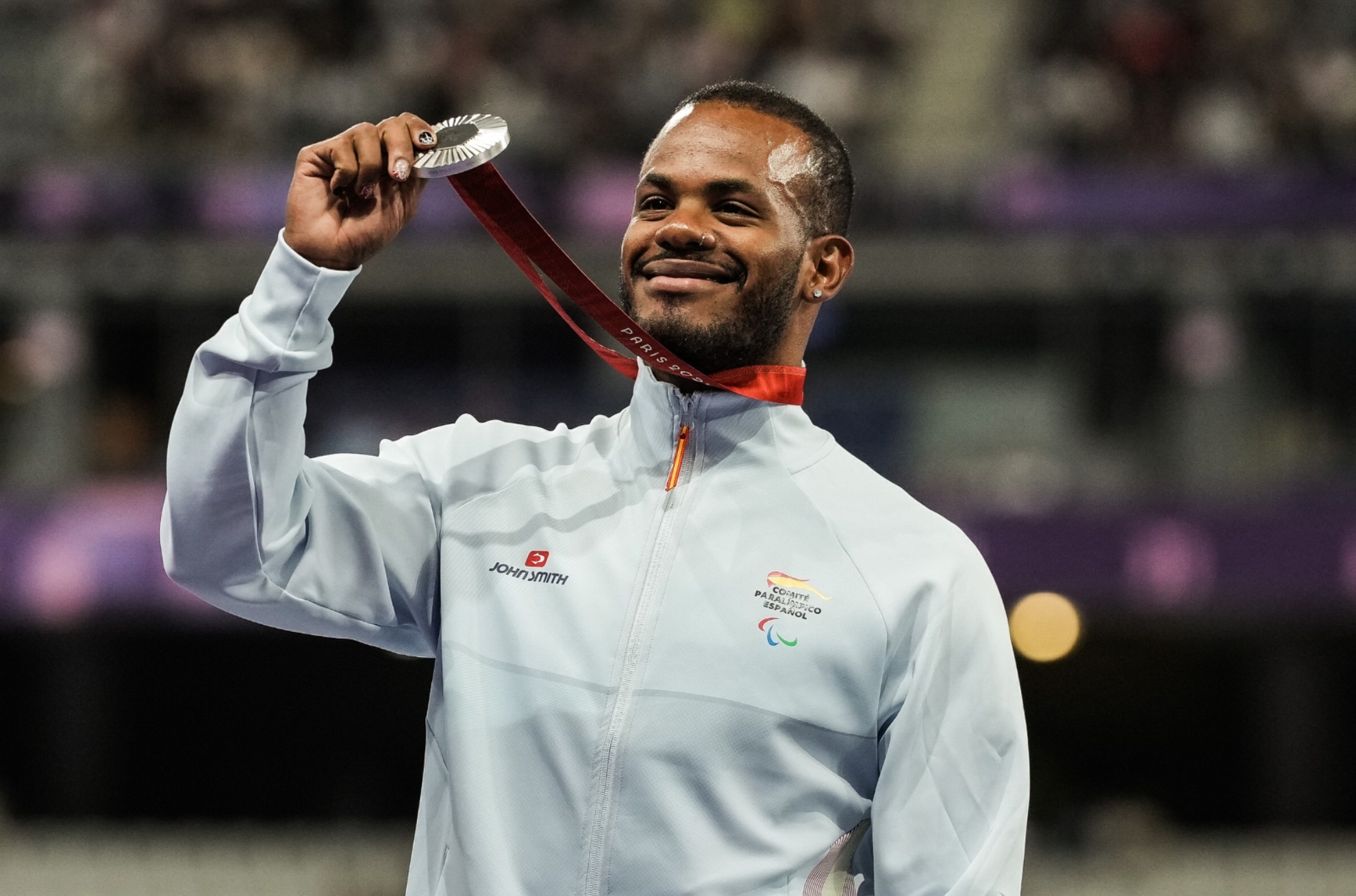 David Pineda da la sorpresa con una plata y la medalla 25 para España