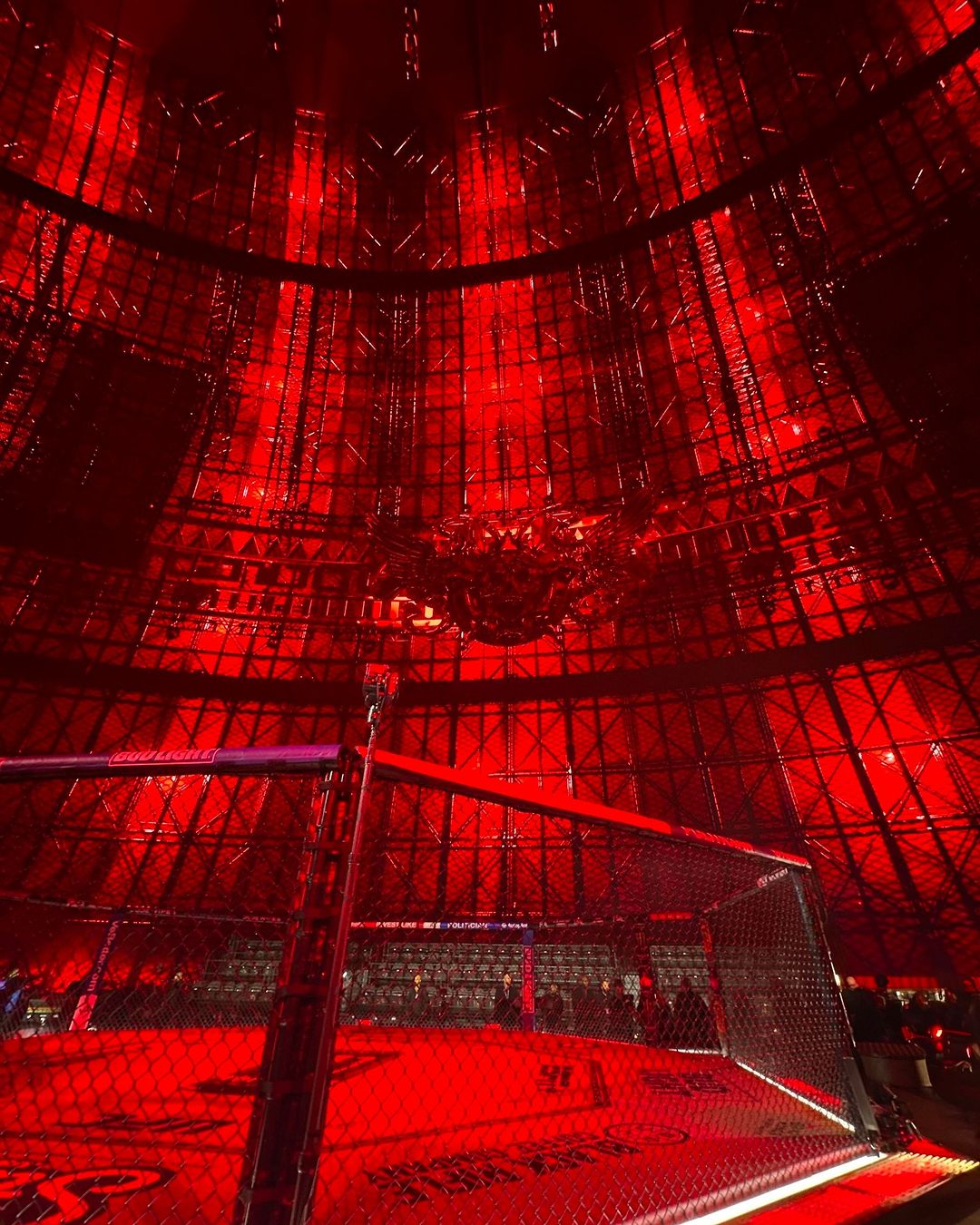 Parece irreal: las impresionantes imágenes de la Esfera en UFC 306