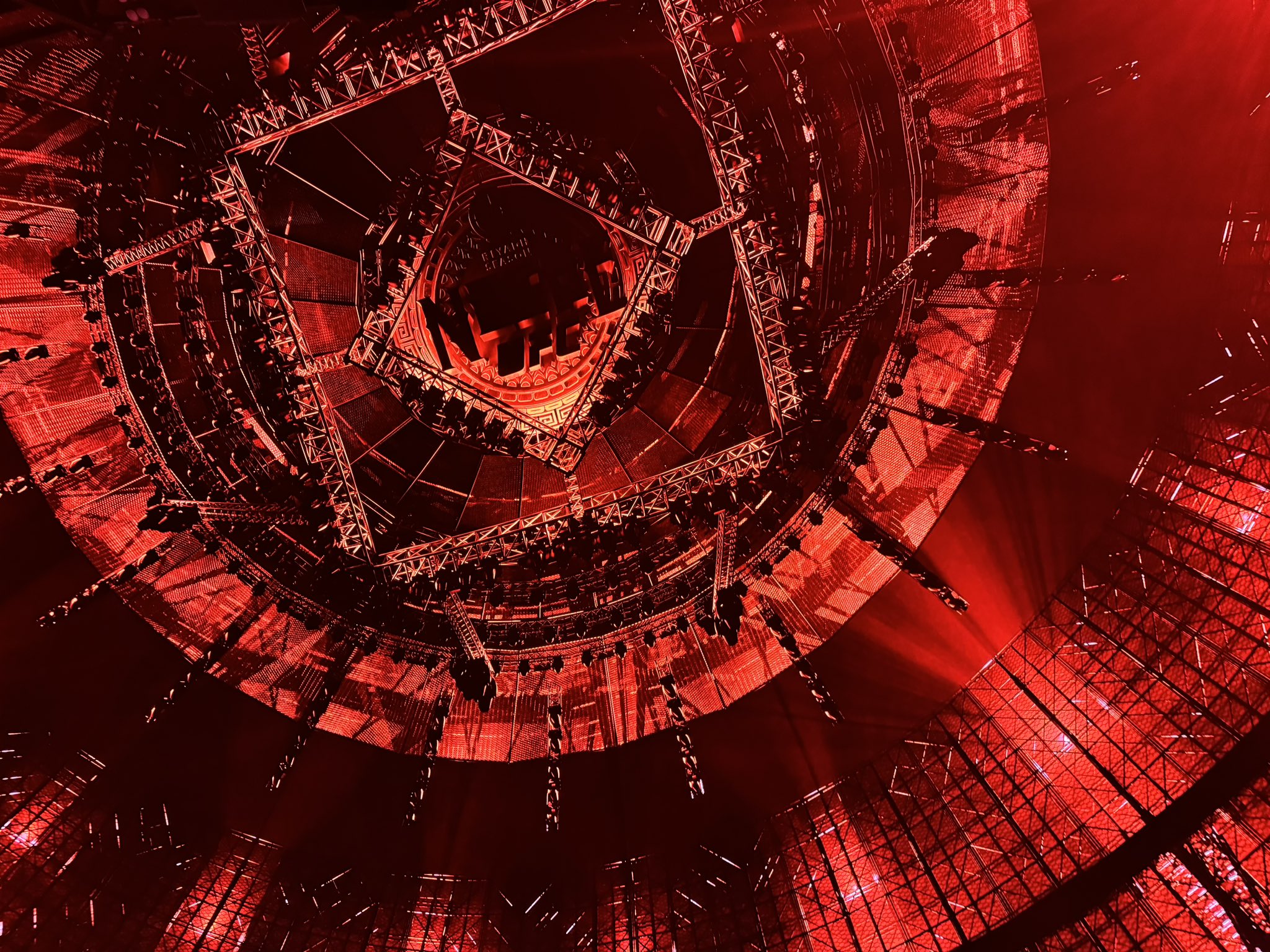 Parece irreal: las impresionantes imágenes de la Esfera en UFC 306