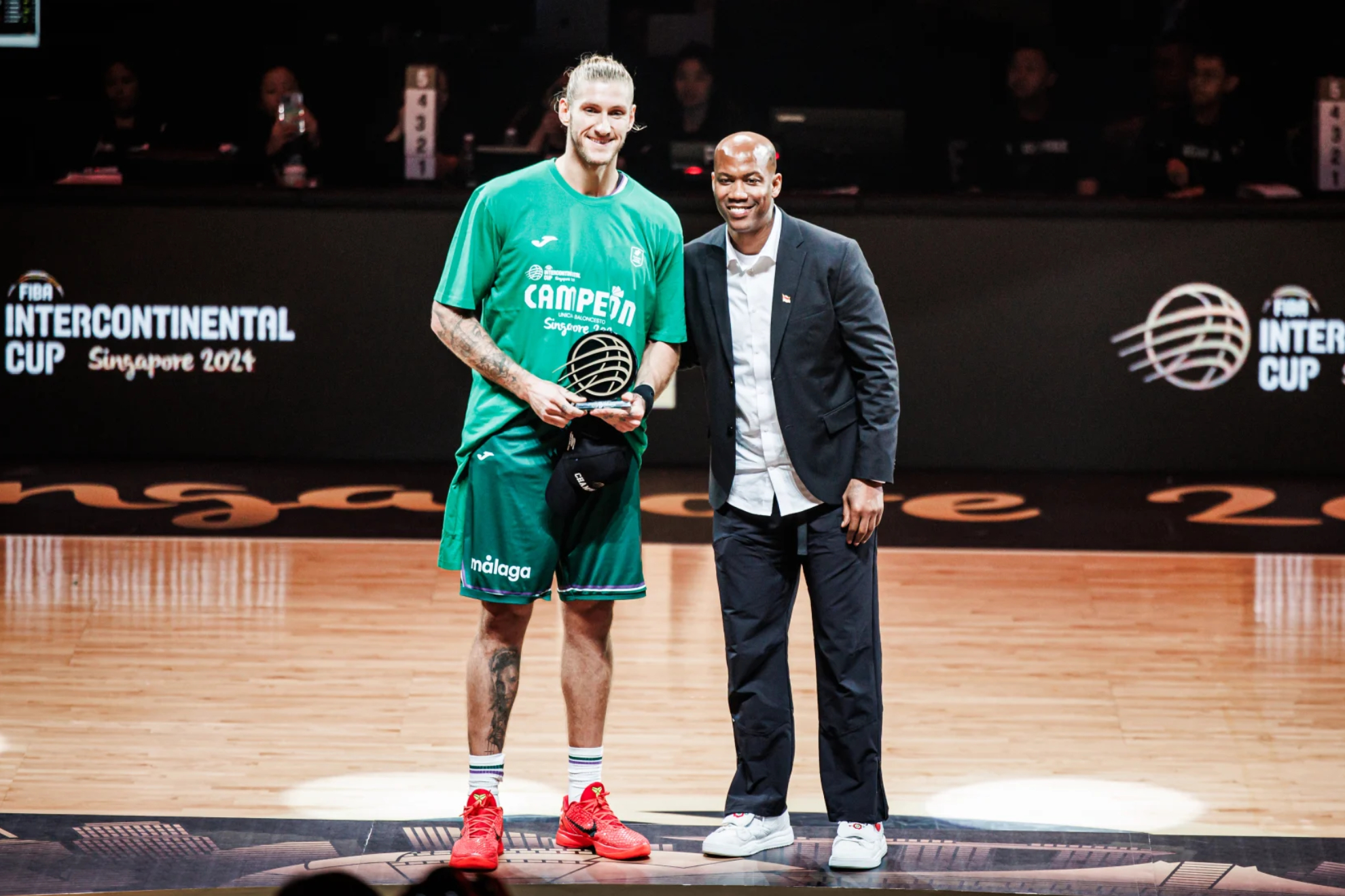 Osetkowski, un MVP mundial coronado por Marbury