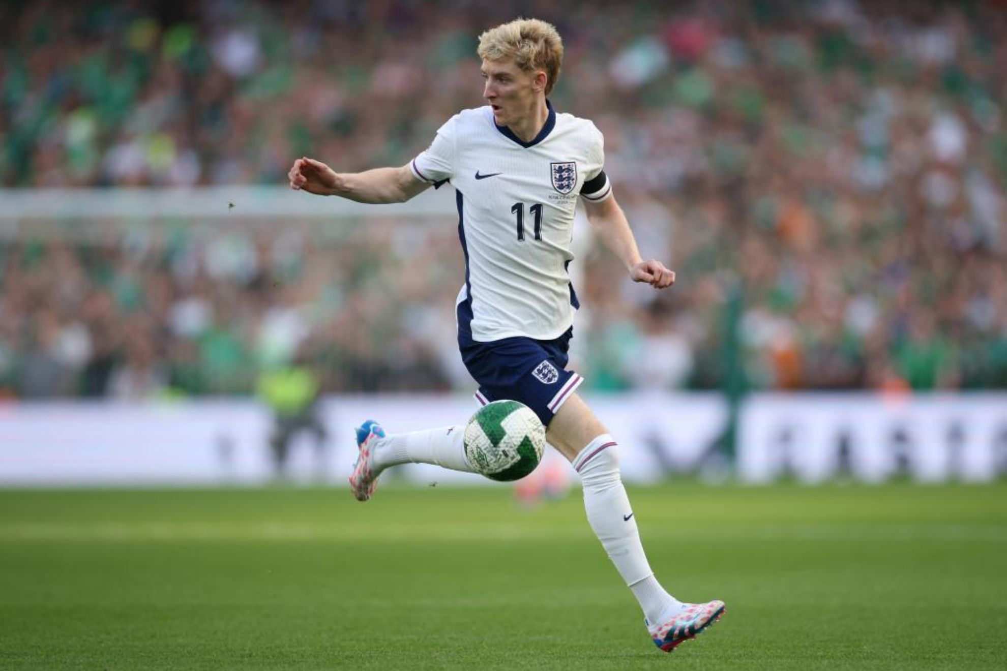 Anthony Gordon le pone una 'tirita' a los problemas de Inglaterra ...