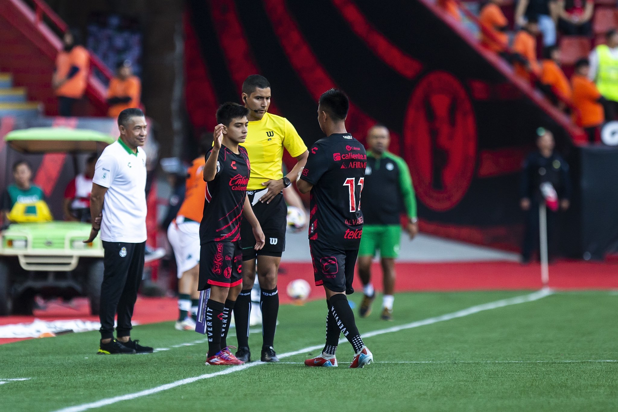 El Barcelona lanza sus redes sobre el adolescente Gilberto Mora, el goleador más joven de la ...