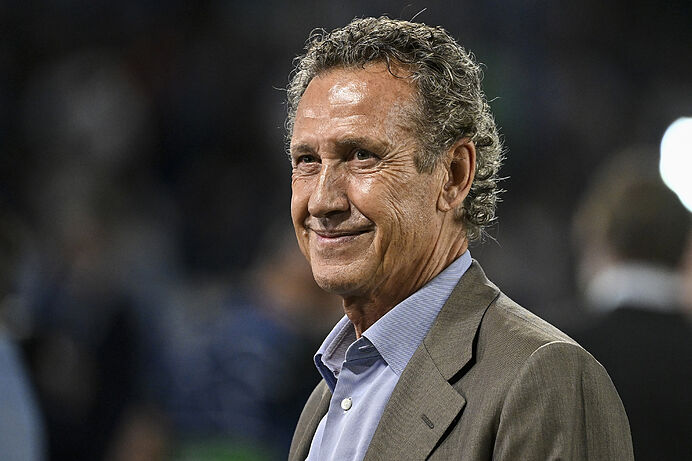 Jorge Valdano regresó al palco del Santiago Bernabéu trece años después