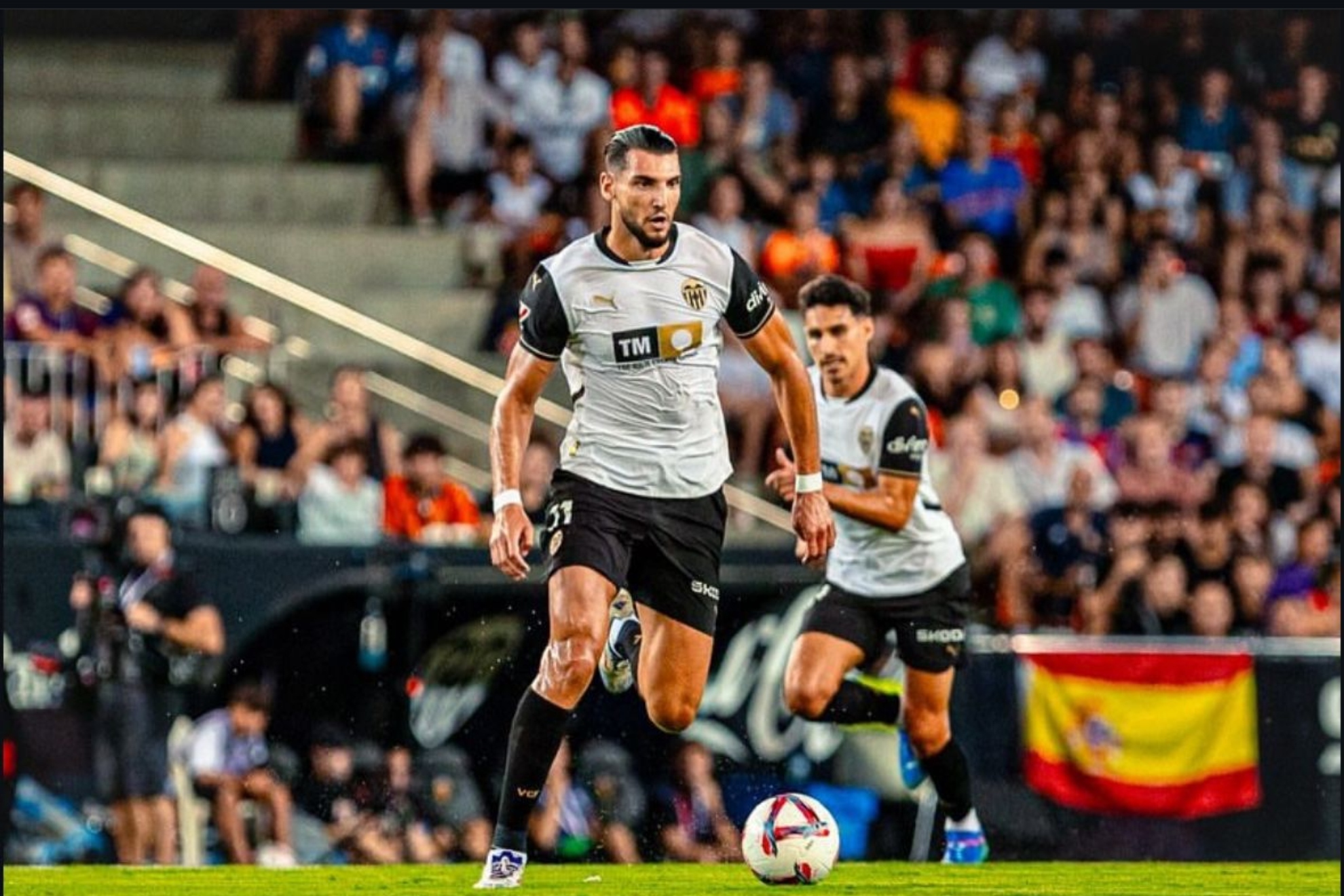 Rafa Mir, que juega tocado desde el partido en Leeds de pretemporada ...