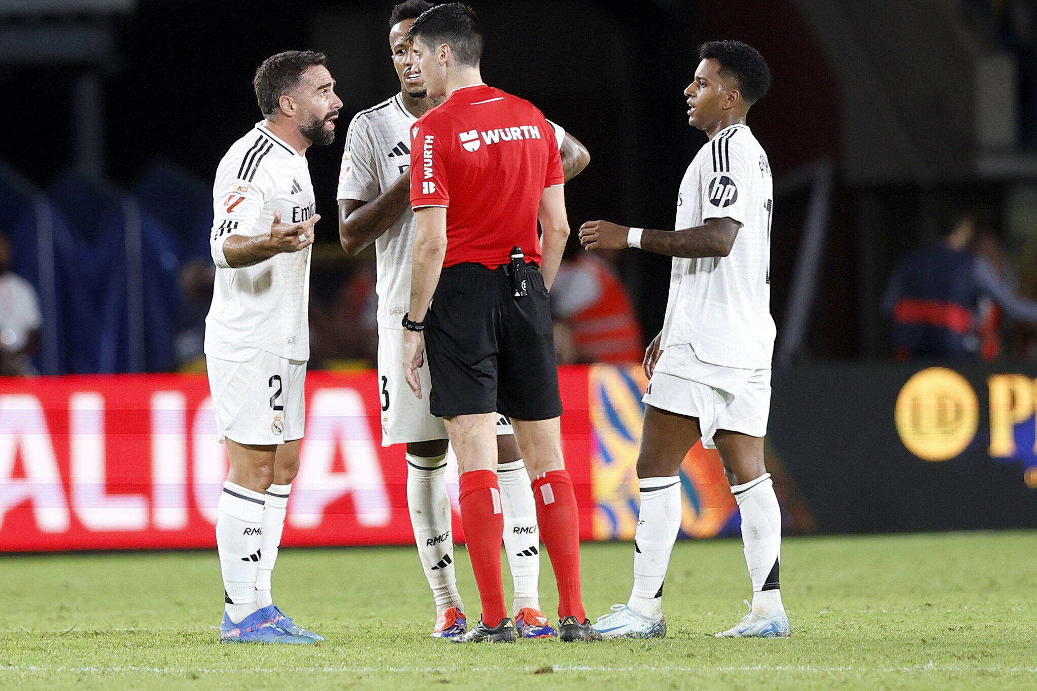 Así es Busquets Ferrer, el árbitro del Atlético - Real Madrid del derbi ...