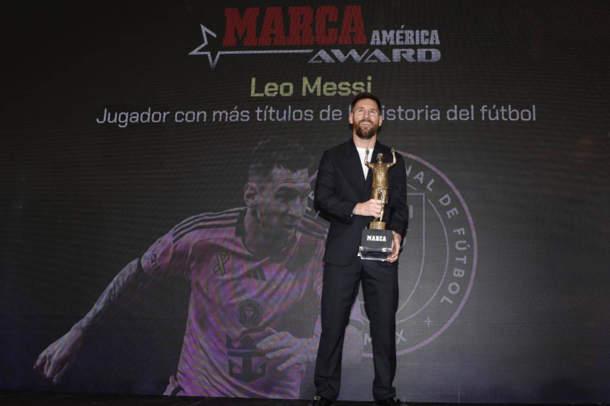 Messi recibe de MARCA el premio al jugador con más títulos de la ...