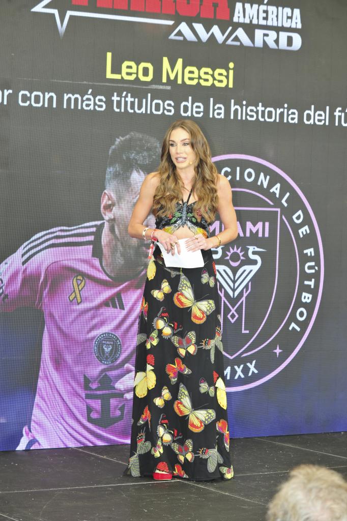 Messi recibe de MARCA el premio al jugador con más títulos de la ...