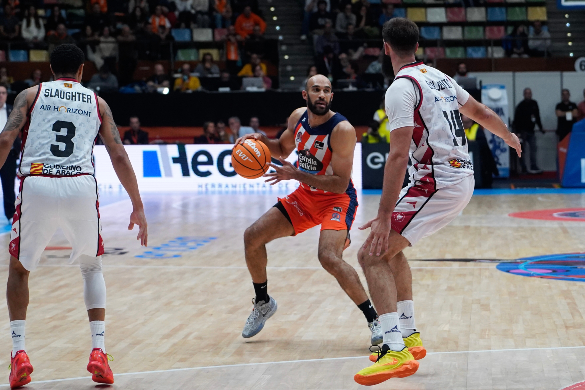 Taylor y Thompkins enamoran al Coliseum | Marca