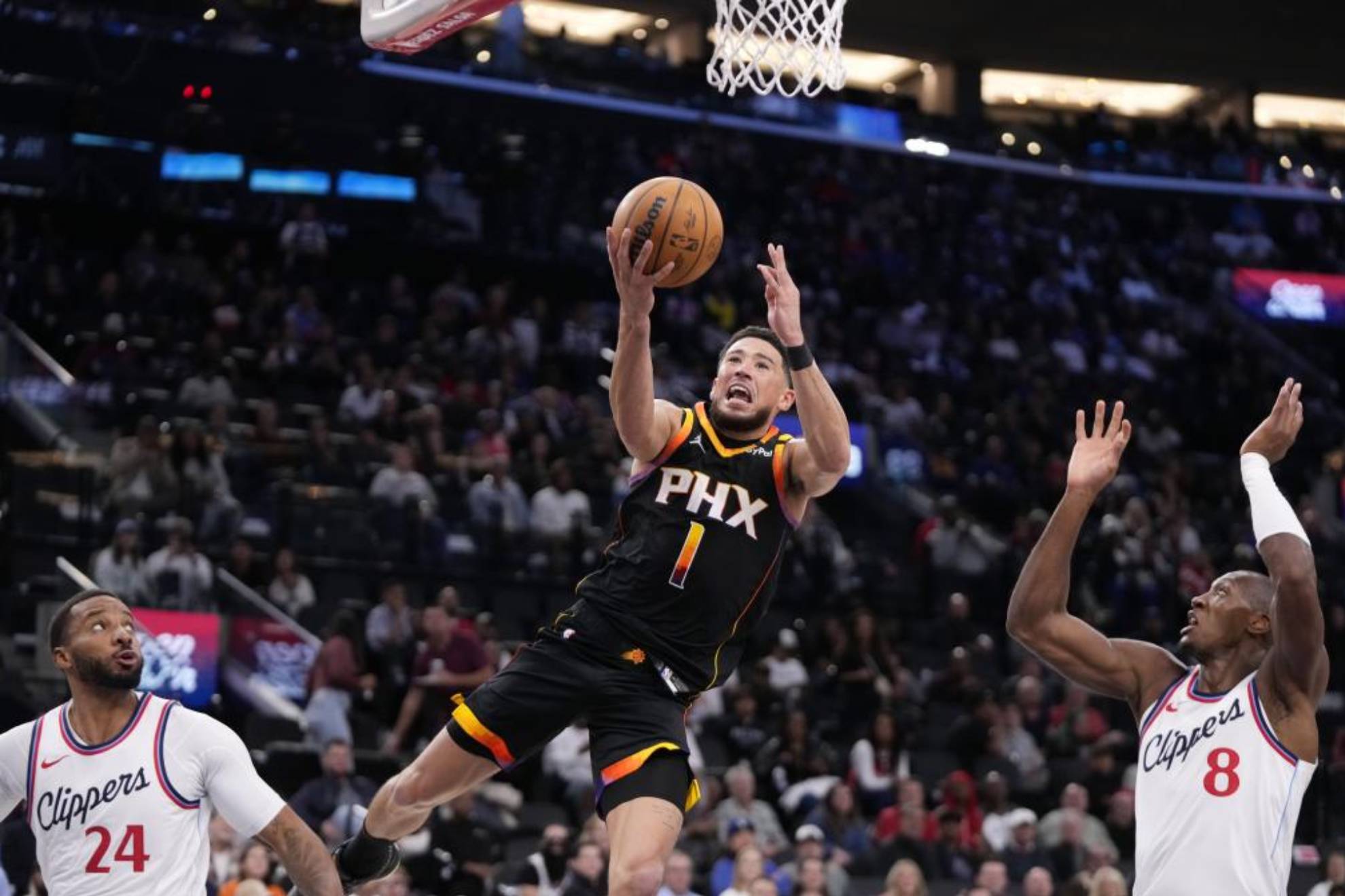 Booker alarga la maldición de los Clippers en su nuevo pabellón