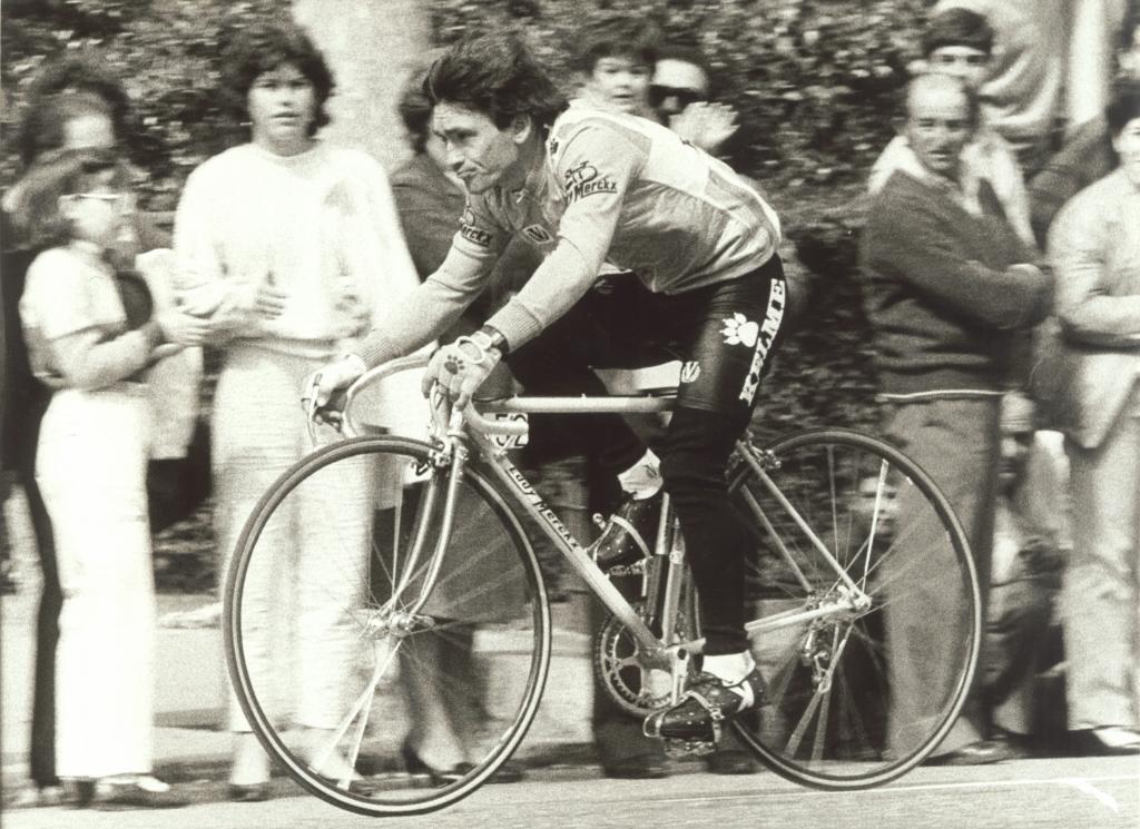 Vicente Belda: "Nunca he visto a un ciclista con una caja de medicamentos"