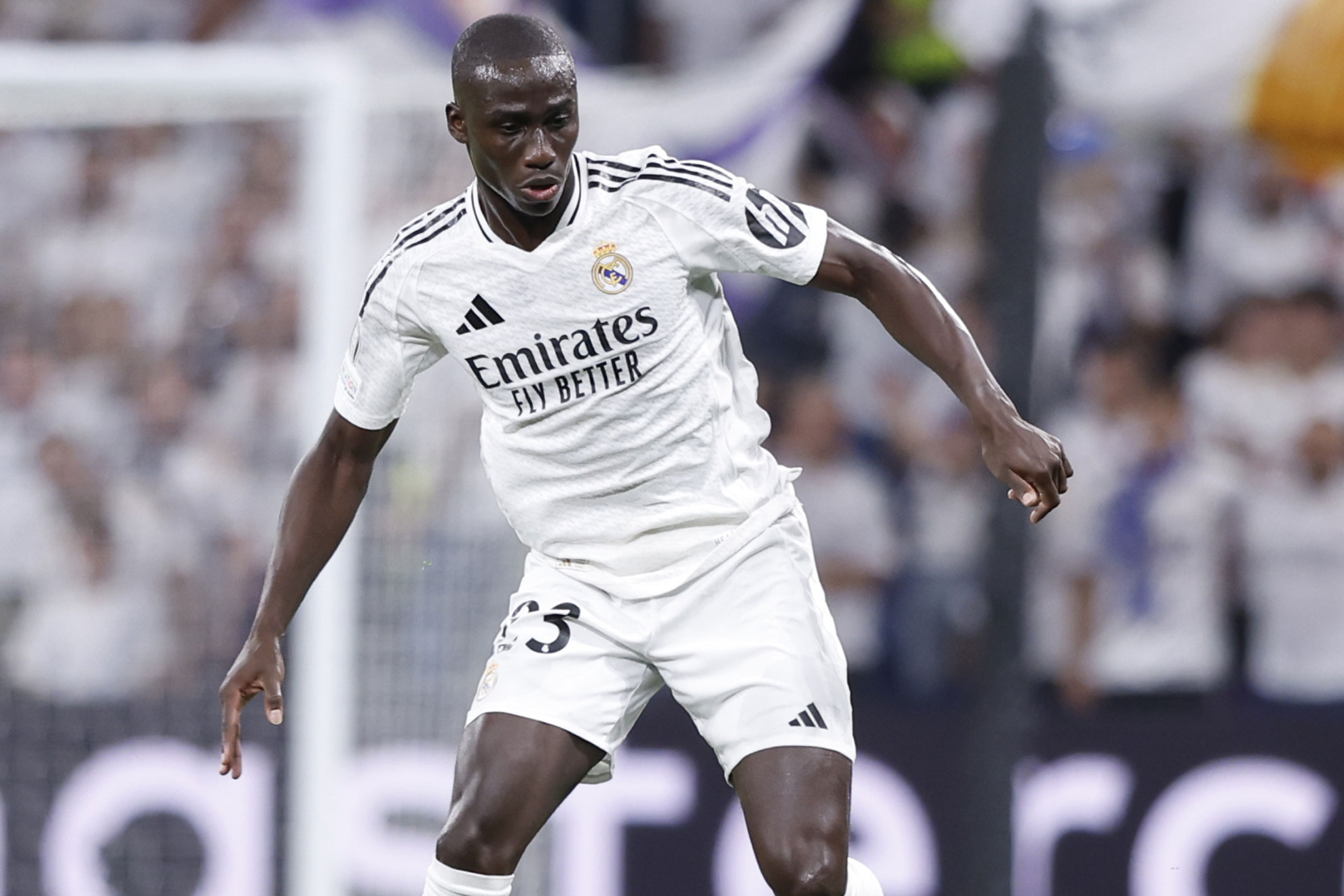 ¿Mendy al centro del campo?