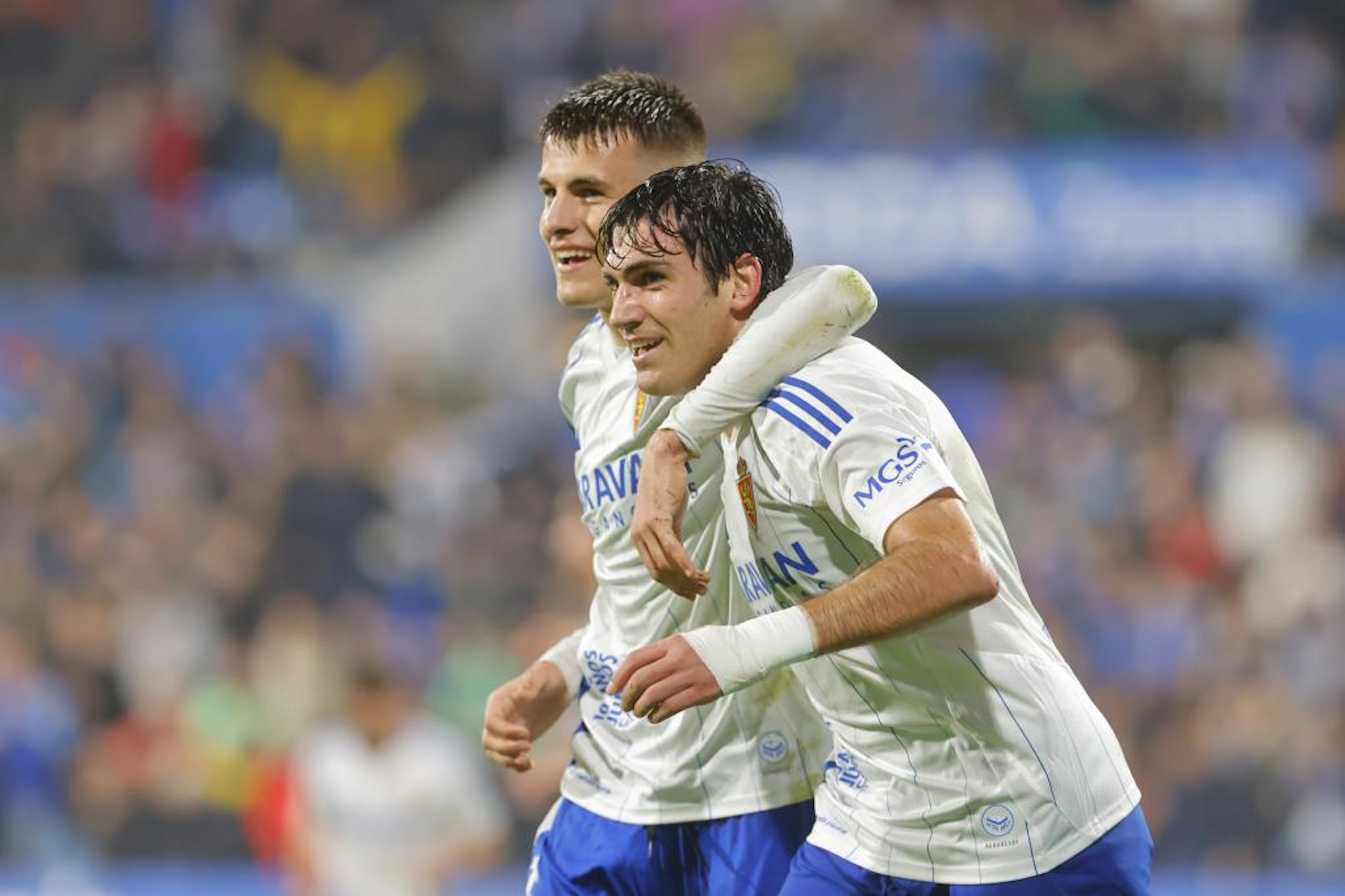 El Real Zaragoza ya llega tarde a las renovaciones de Azón, Francho y ...