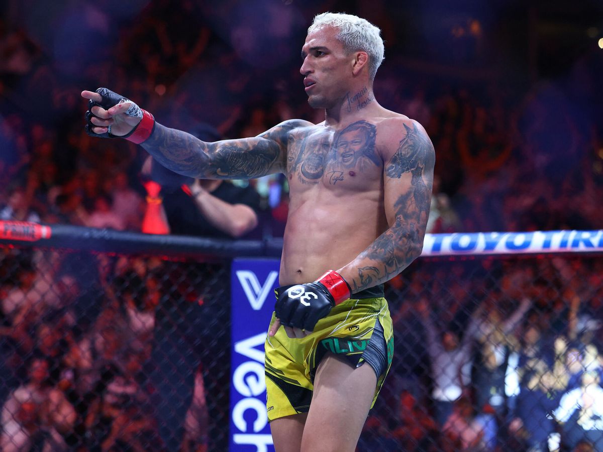Charles Oliveira: "Topuria se merece todo lo que le está pasando"