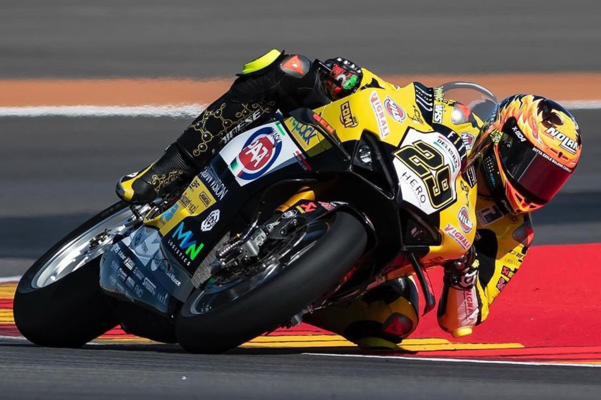 Iannone gana su primera carrera en Superbike, Razgatlioglu da un golpe ...
