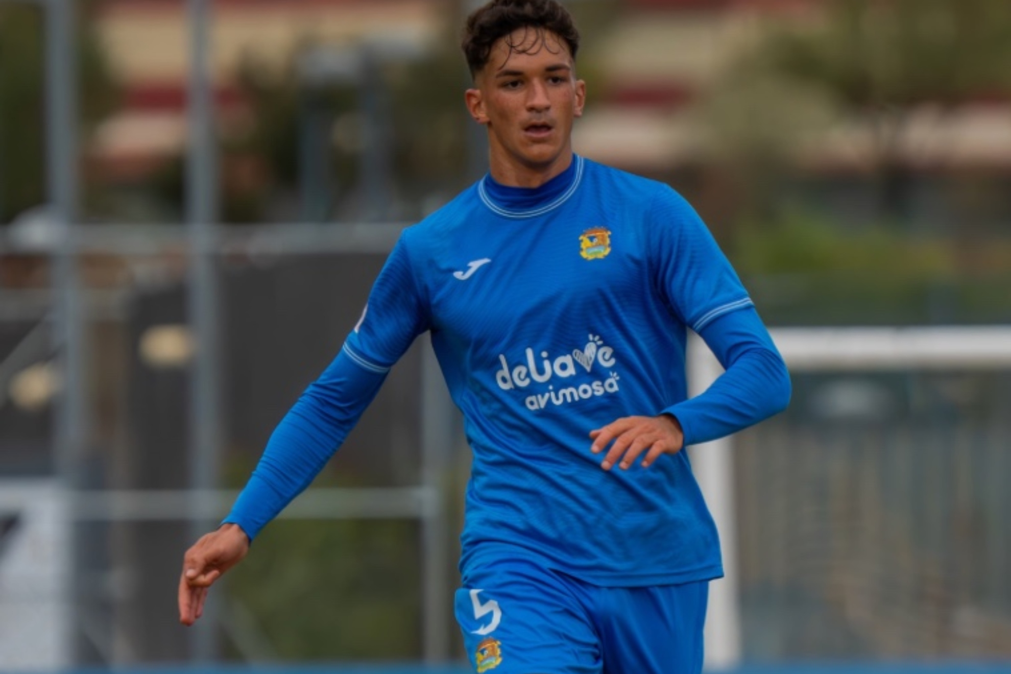 David Alba, el ‘gigante’ del Fuenlabrada que se fija en Sergio Ramos y brilla en Primera RFEF