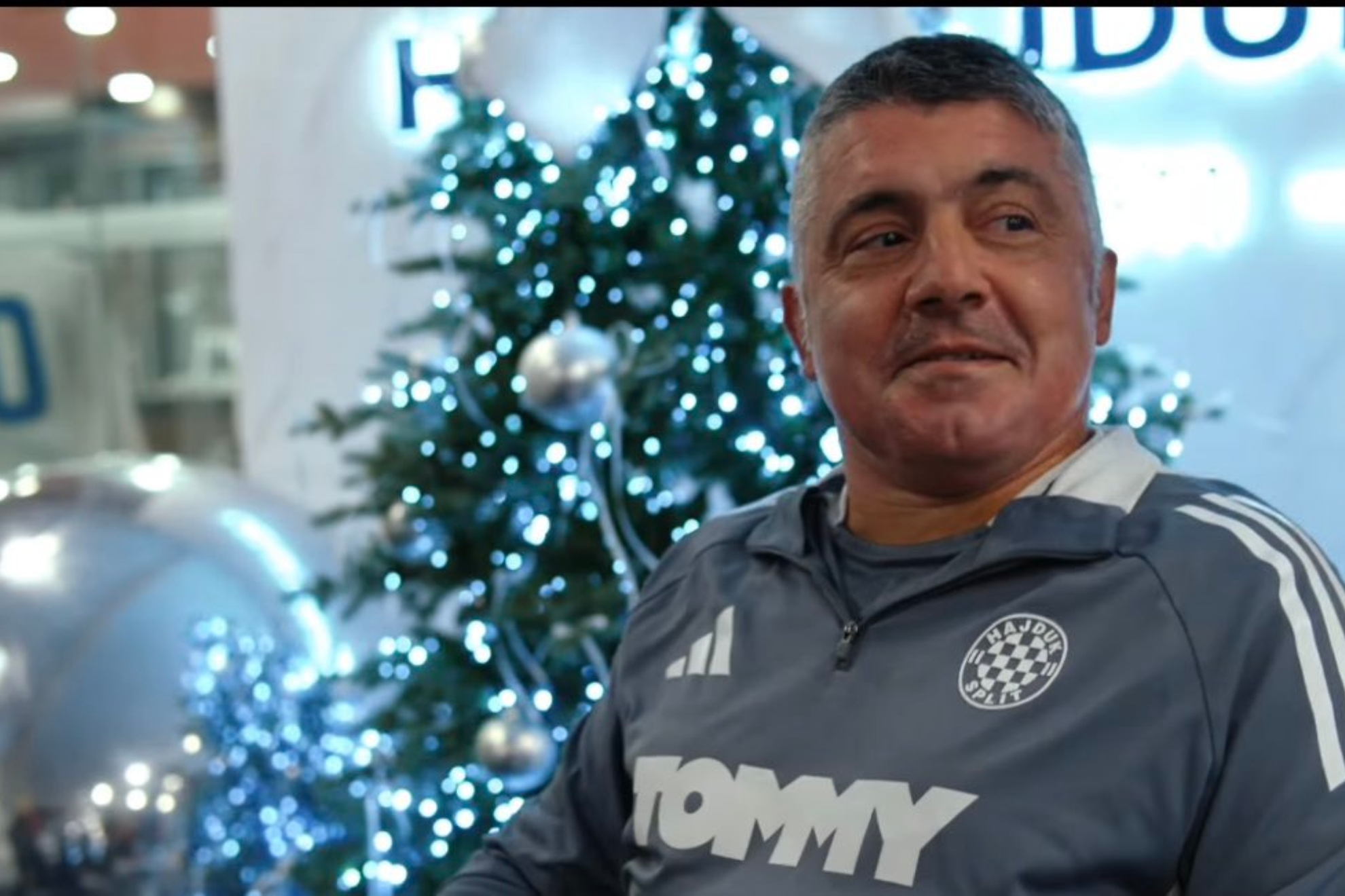 Gennaro Gattuso se afeita la barba... ¡22 años después!