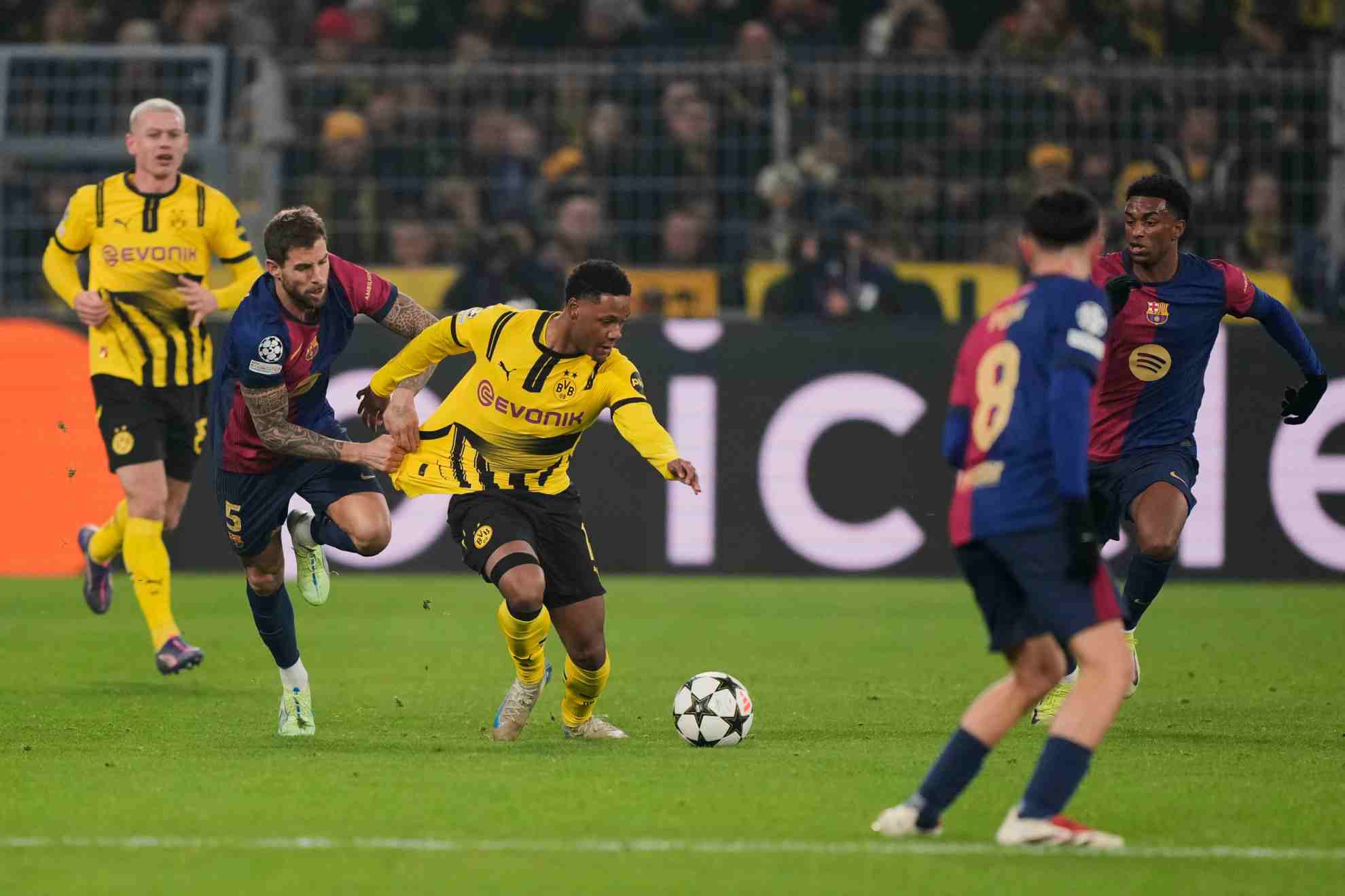 Uno a uno del Barcelona contra el Borussia Dortmund: ¿seguro que Ferran Torres es suplente?