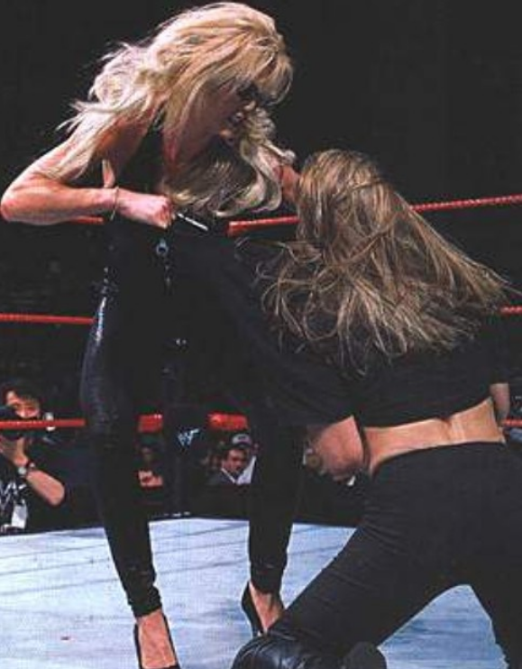 Reaparece la mítica Sable, campeona de la WWE, 25 años después ...