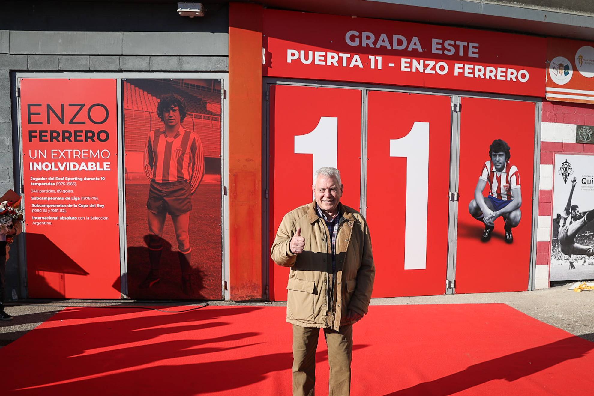 La puerta 11 de El Molinón lleva desde hoy el nombre de Enzo Ferrero