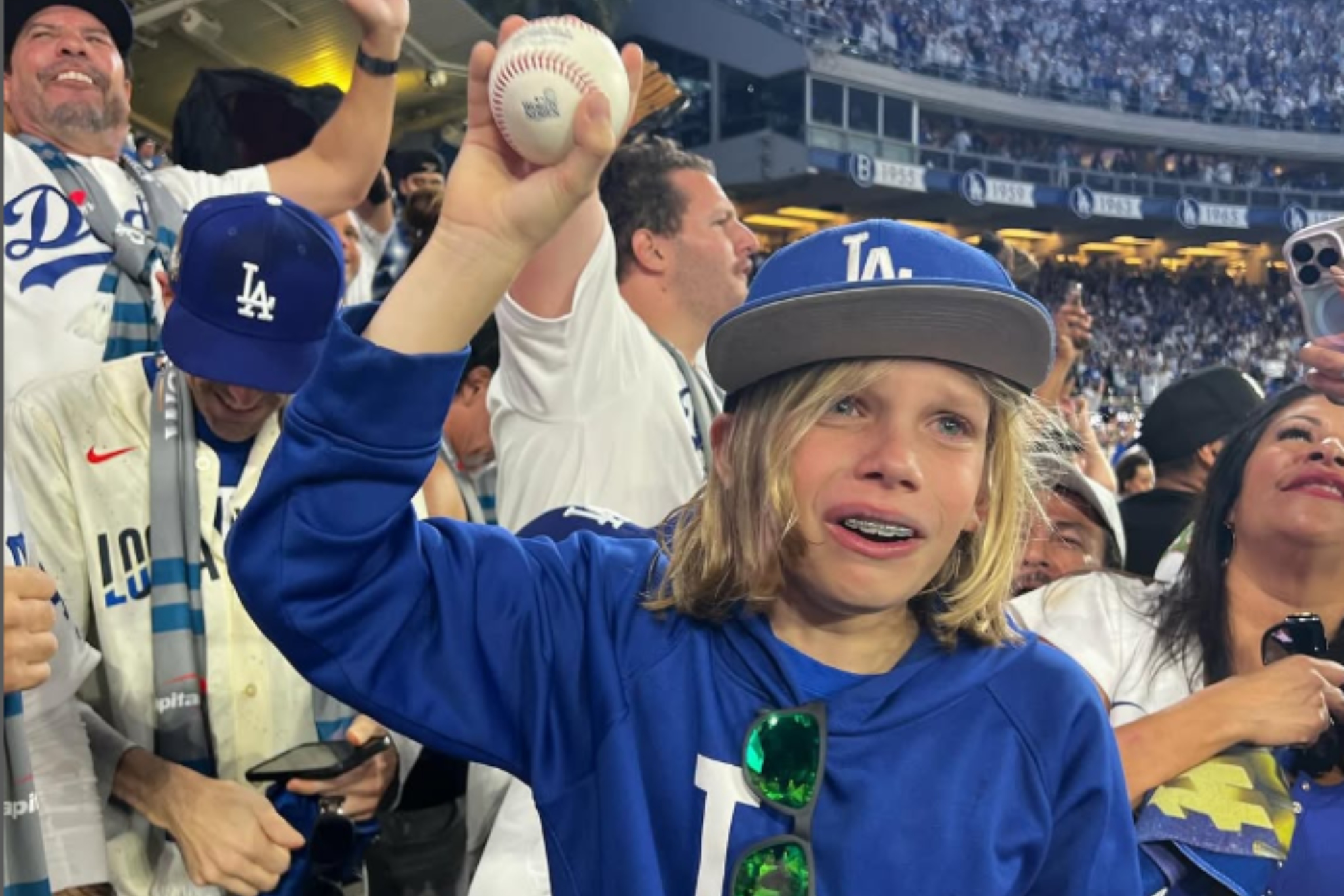 Un niño de 10 años subasta la bola del Grand Slam de Freeman... ¡por 1 ...